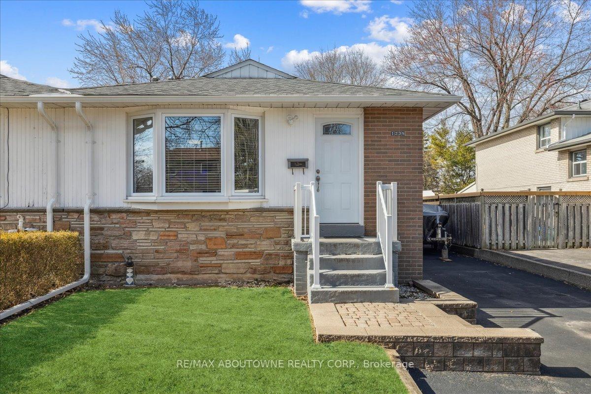 1238 Napier Crescent, Oakville, ON L6H 2A4