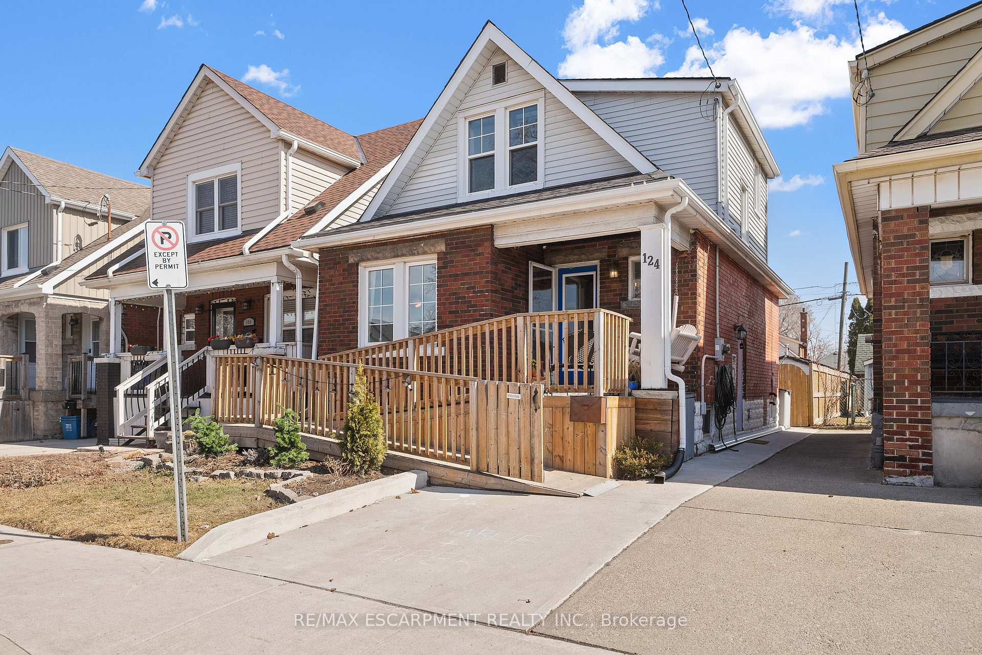 124 Cameron Avenue N, Hamilton, ON L8H 4Z3