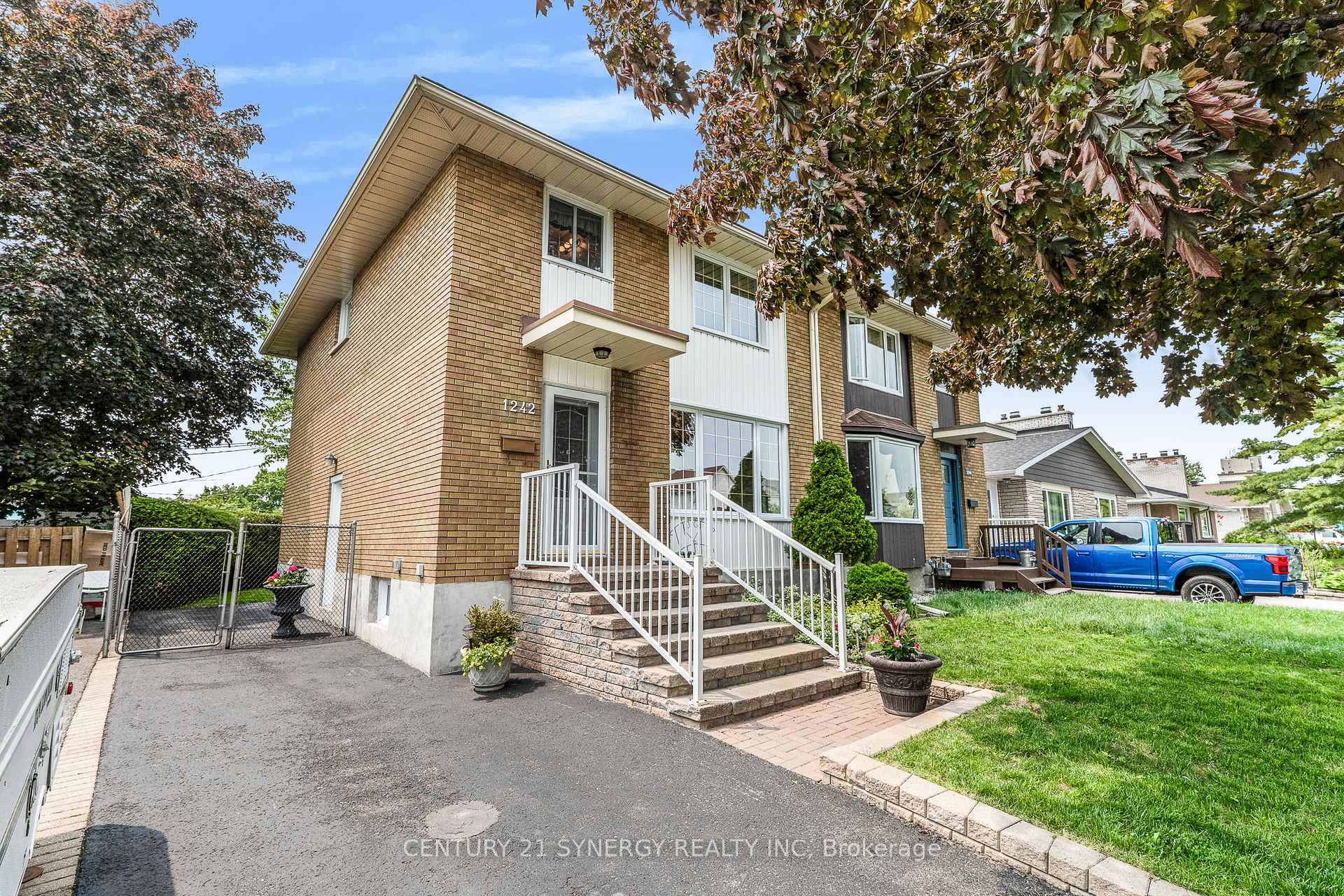 1242 Clyde Avenue, Belair Park - Copeland Park and Area, ON K2C 1Y4