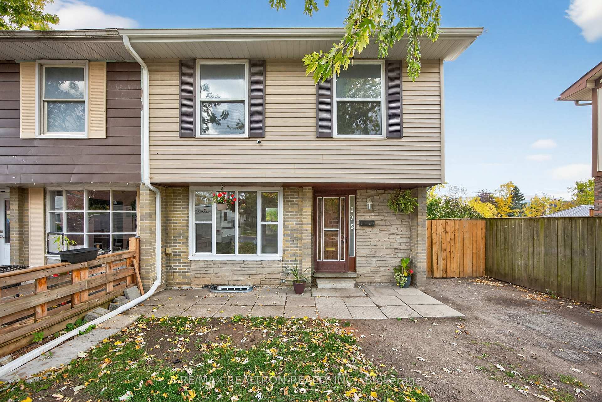 125 Daphne Crescent, Barrie, ON L4M 2Y7