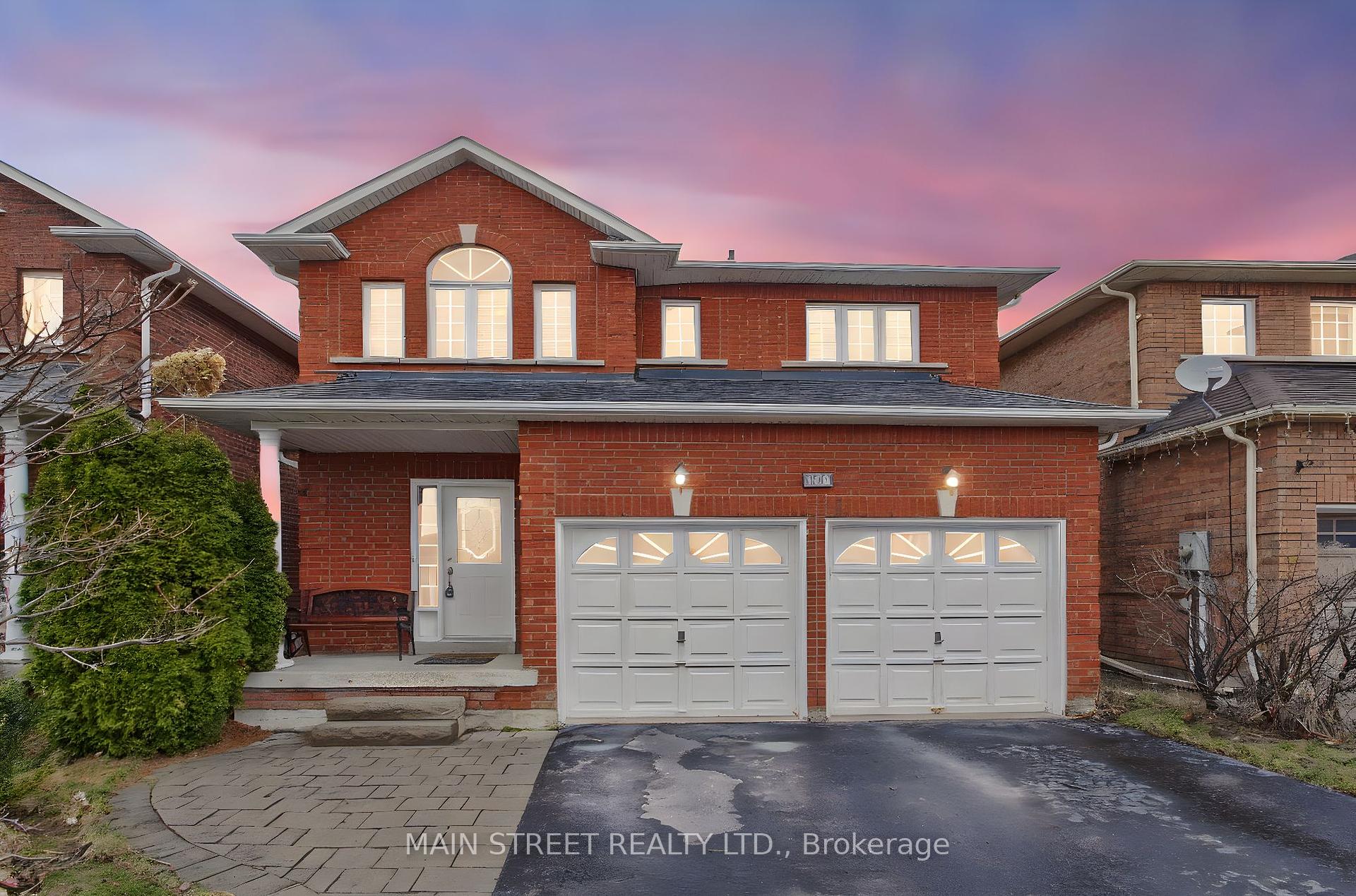 125 Woodbury Crescent, Newmarket, ON L3X 2T3