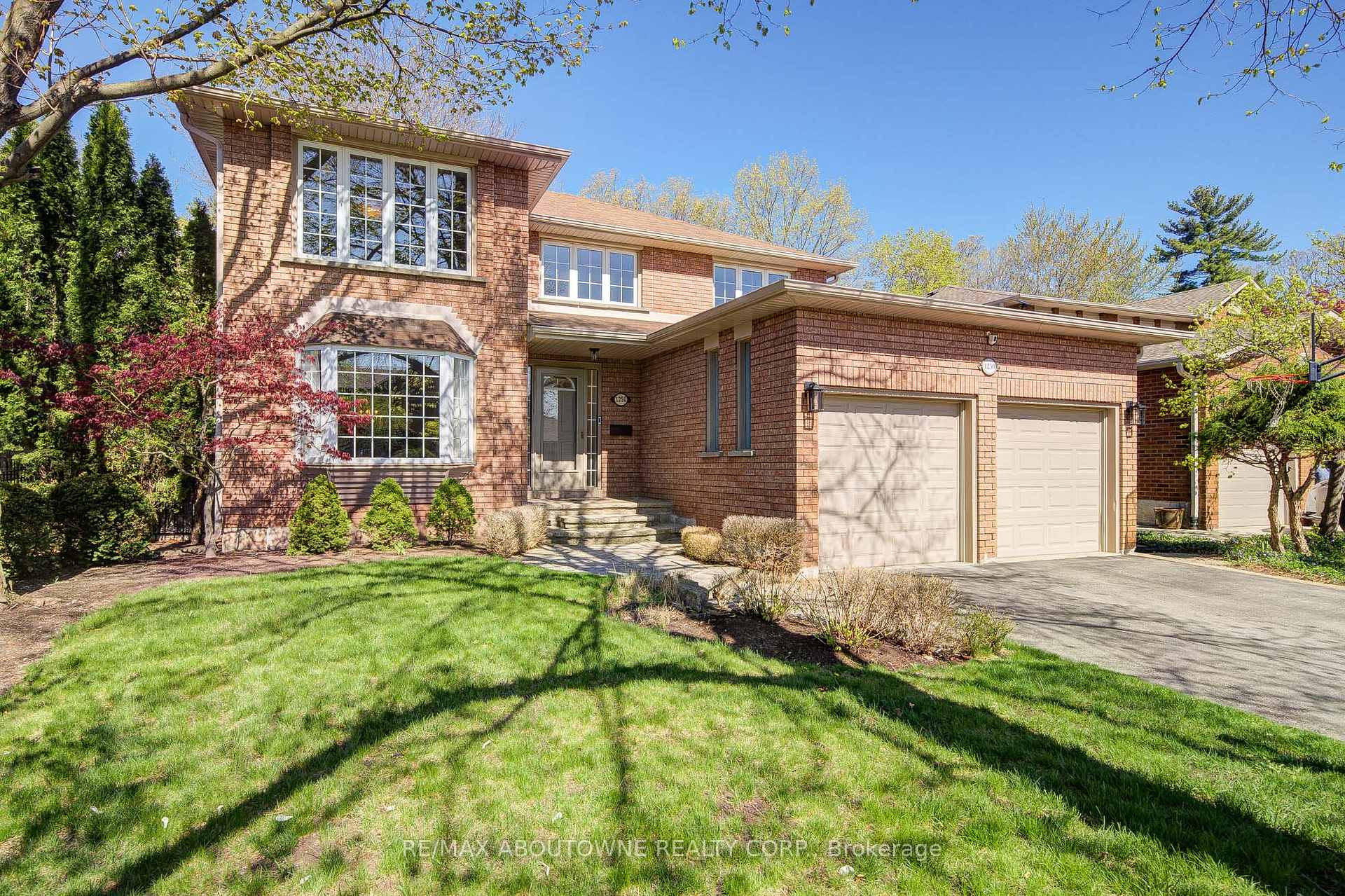 1250 Old Colony Road, Oakville, ON L6M 1J8