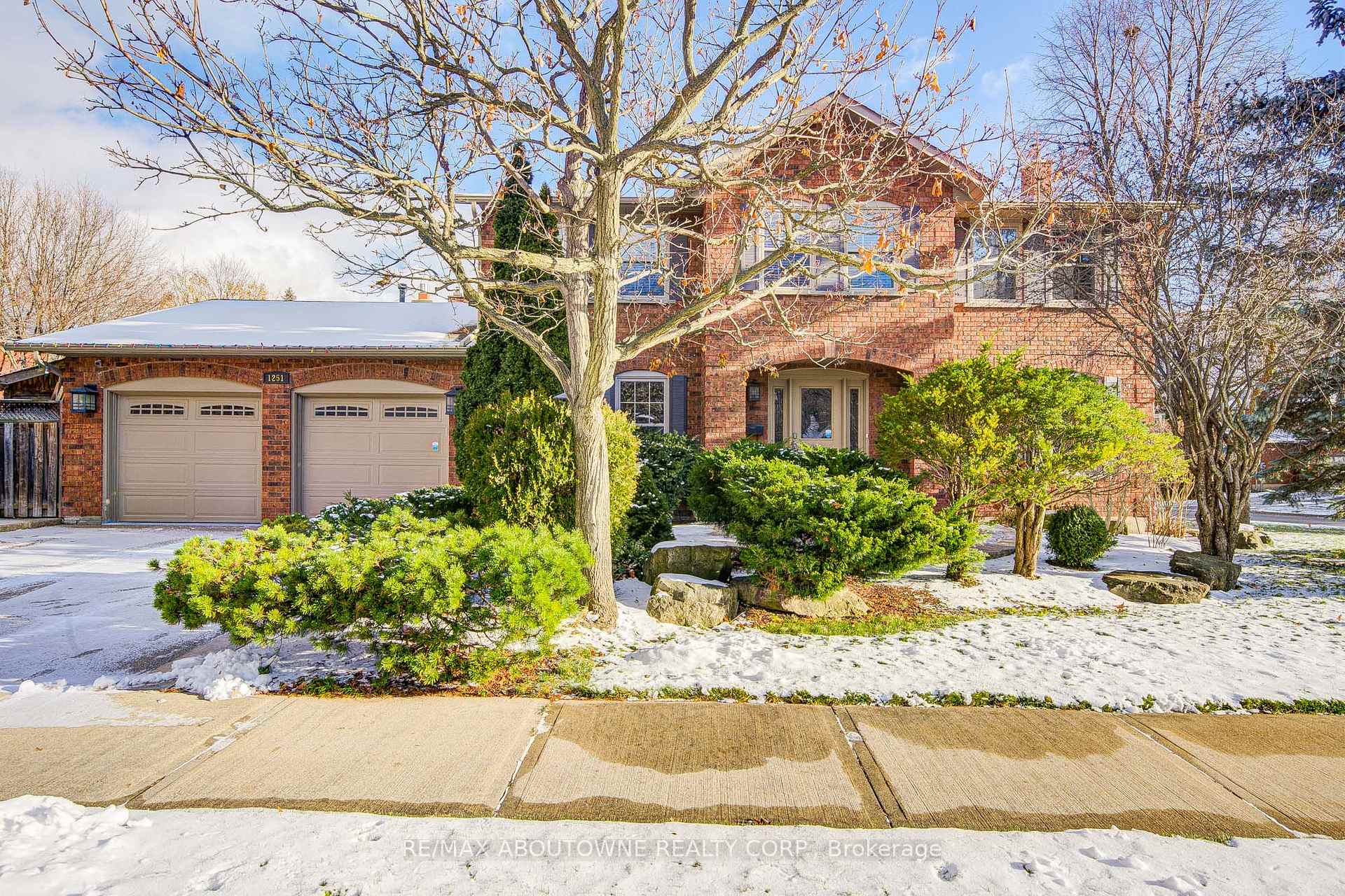 1251 Old Colony Road, Oakville, ON L6M 1K8