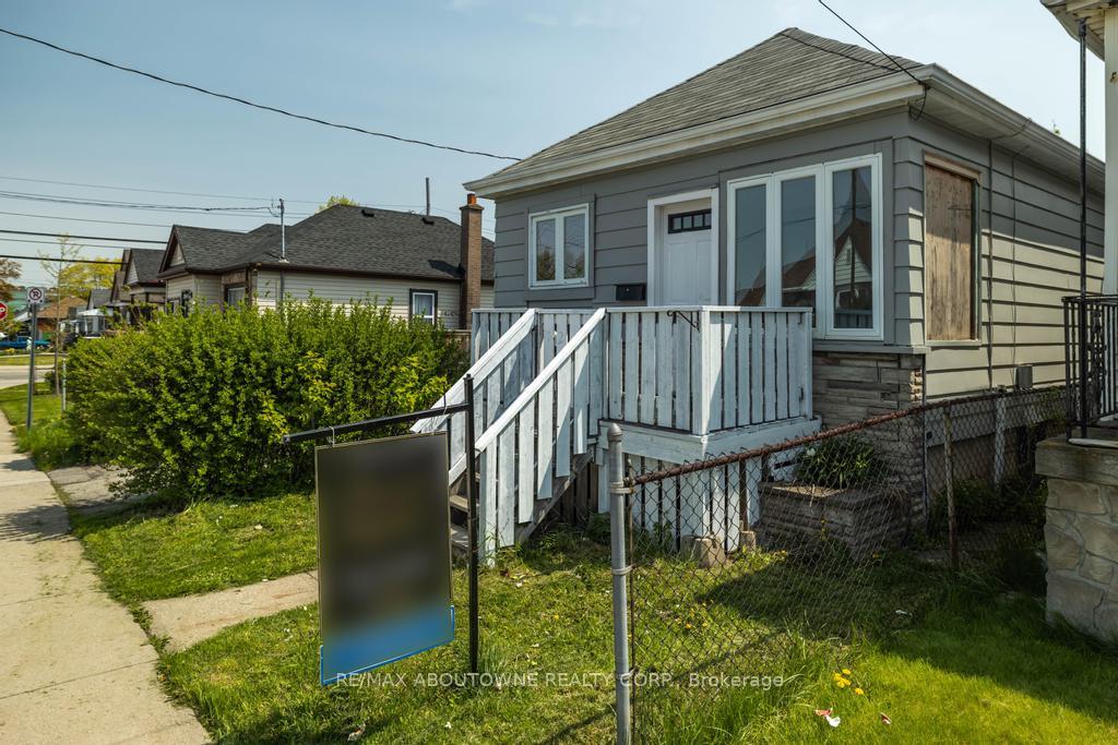 126 HARMONY Avenue, Hamilton, ON L8H 4Y3