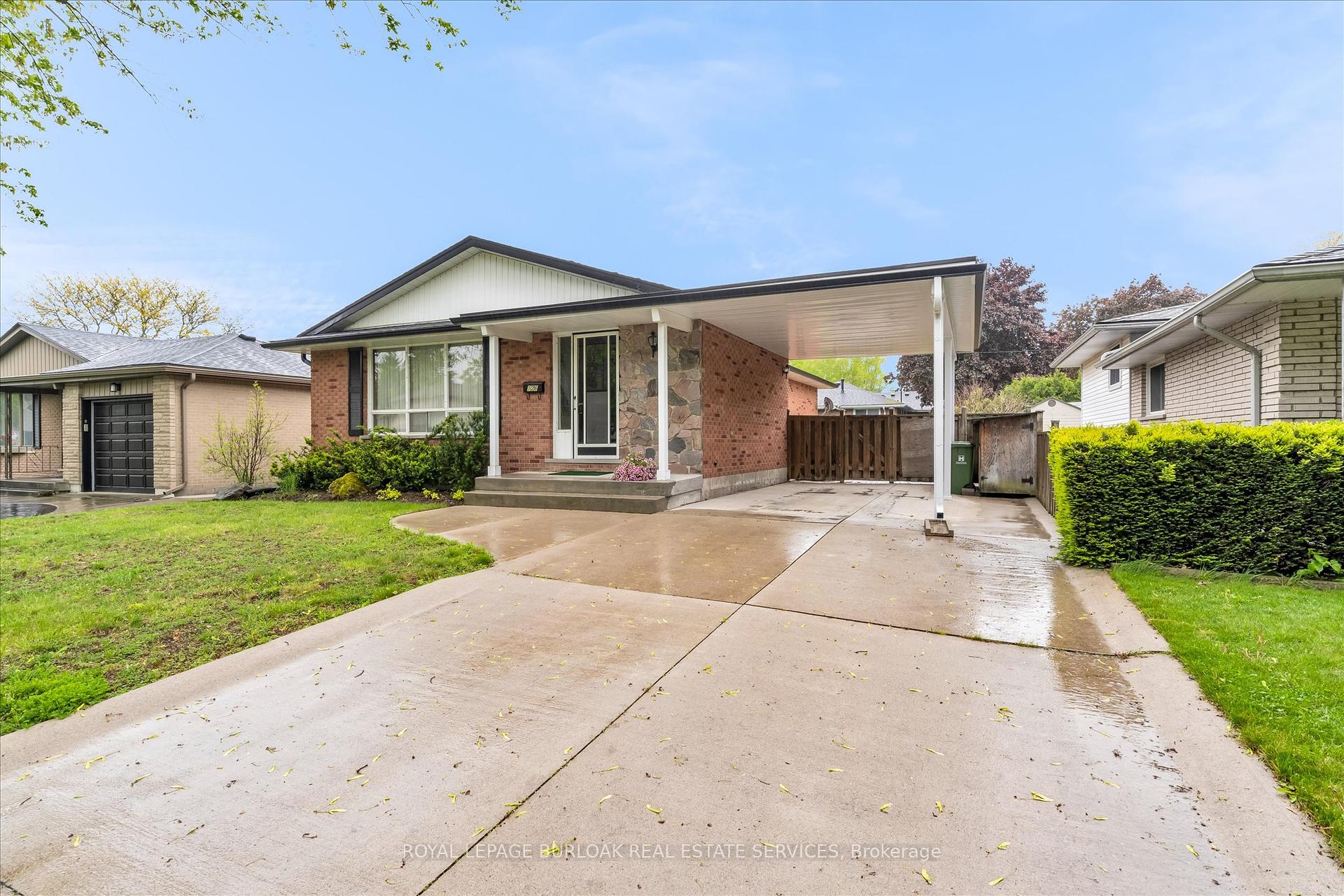 126 Pleasant Avenue, Hamilton, ON L9H 3V1