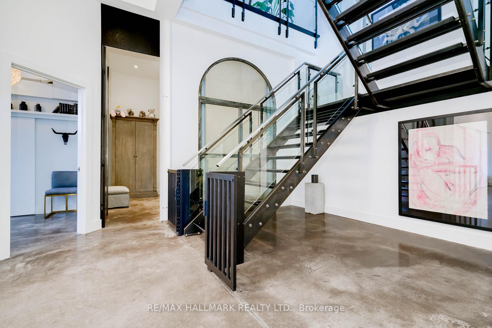 126 Sears Street, Toronto, ON M4L 1B2