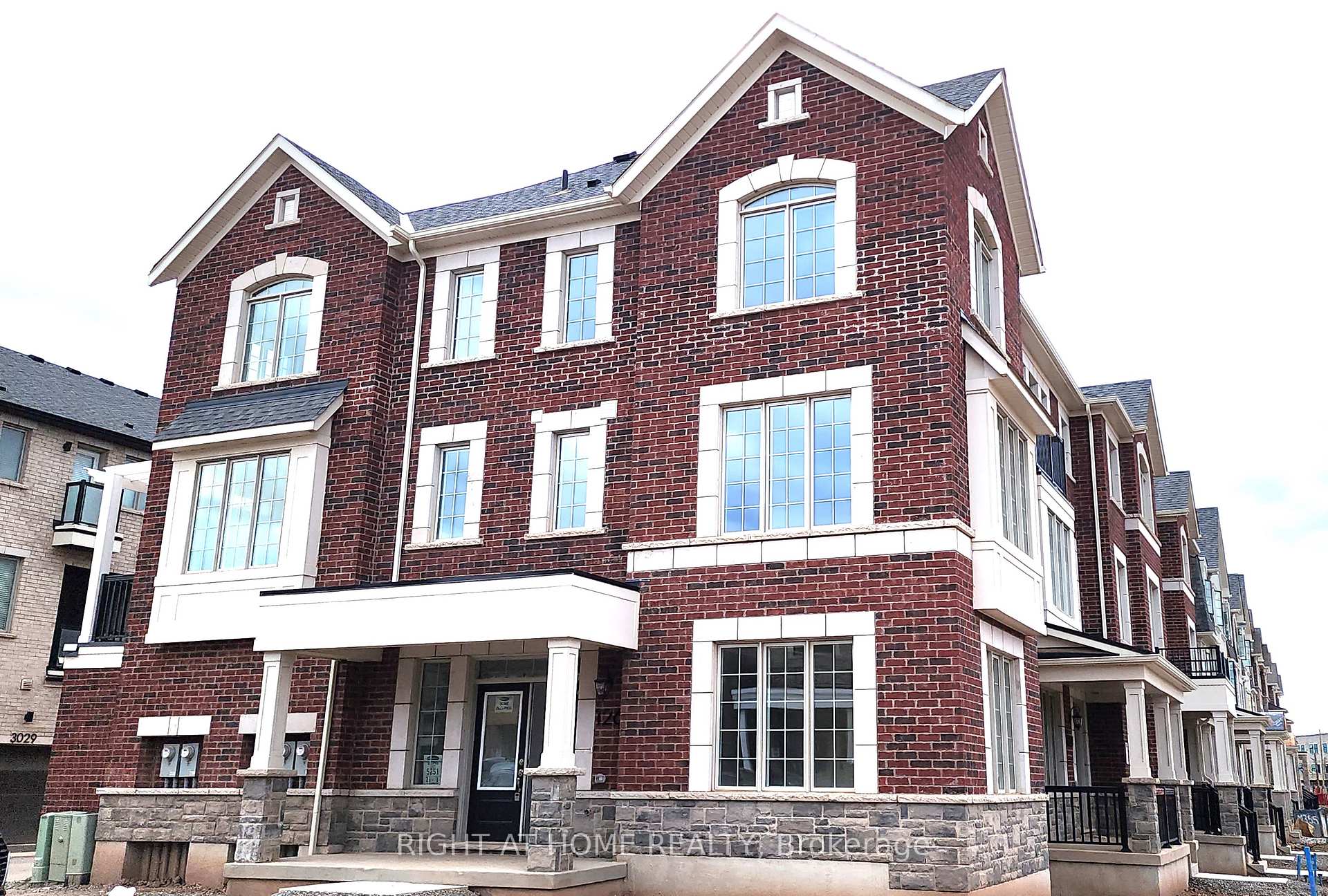 1261 Courtleigh Trail, Oakville, ON L6H 7Y2