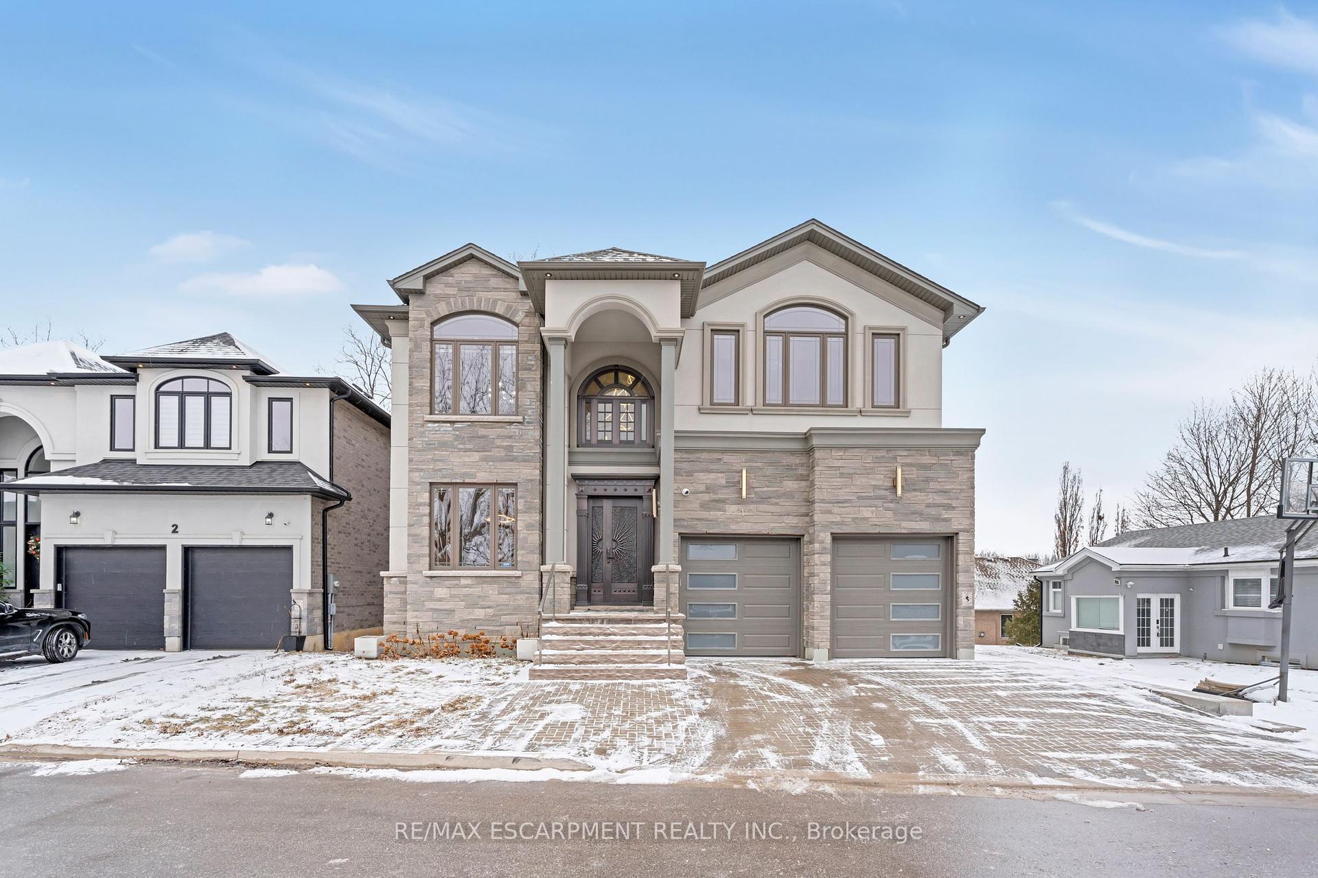 1261 Mohawk Road, Hamilton, ON L9K 1B1