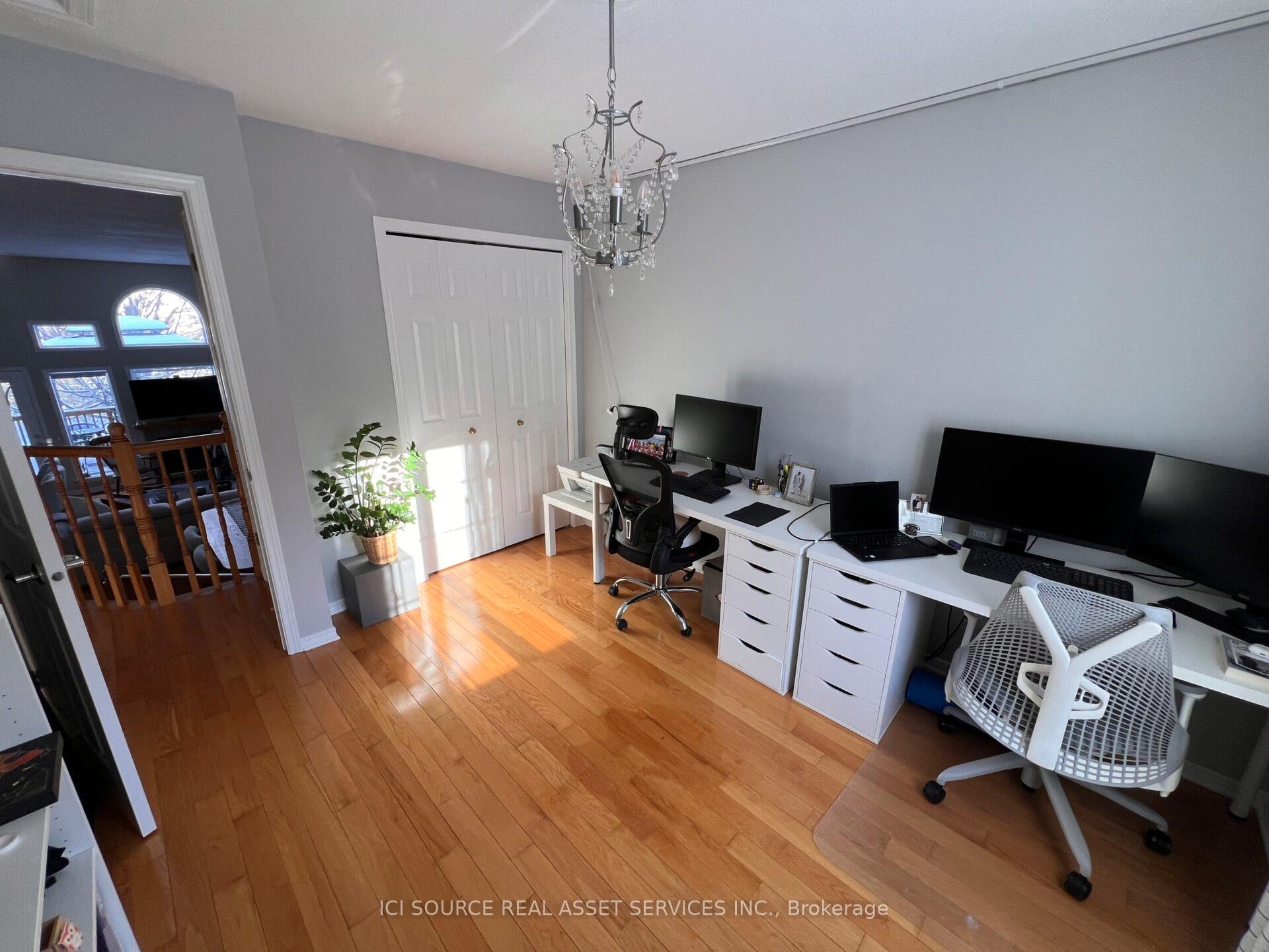 127 Gladeview Private, Blossom Park - Airport and Area, ON K1T 4C5