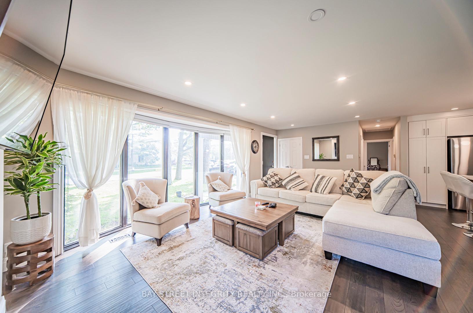 1277 Gainsborough Drive, Oakville, ON L6H 2H5