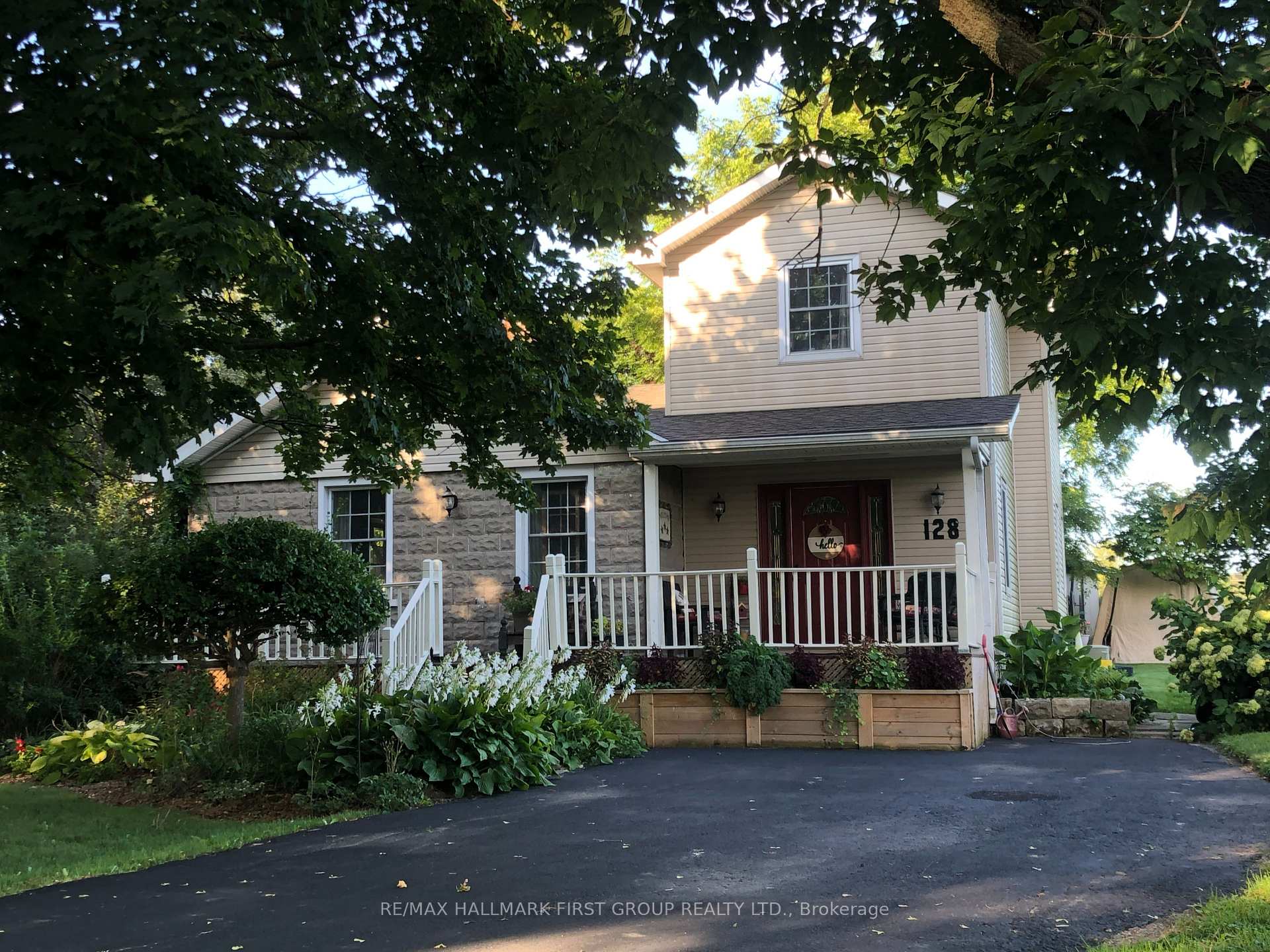 128 Halls Road N, Whitby, ON L1P 1Y8