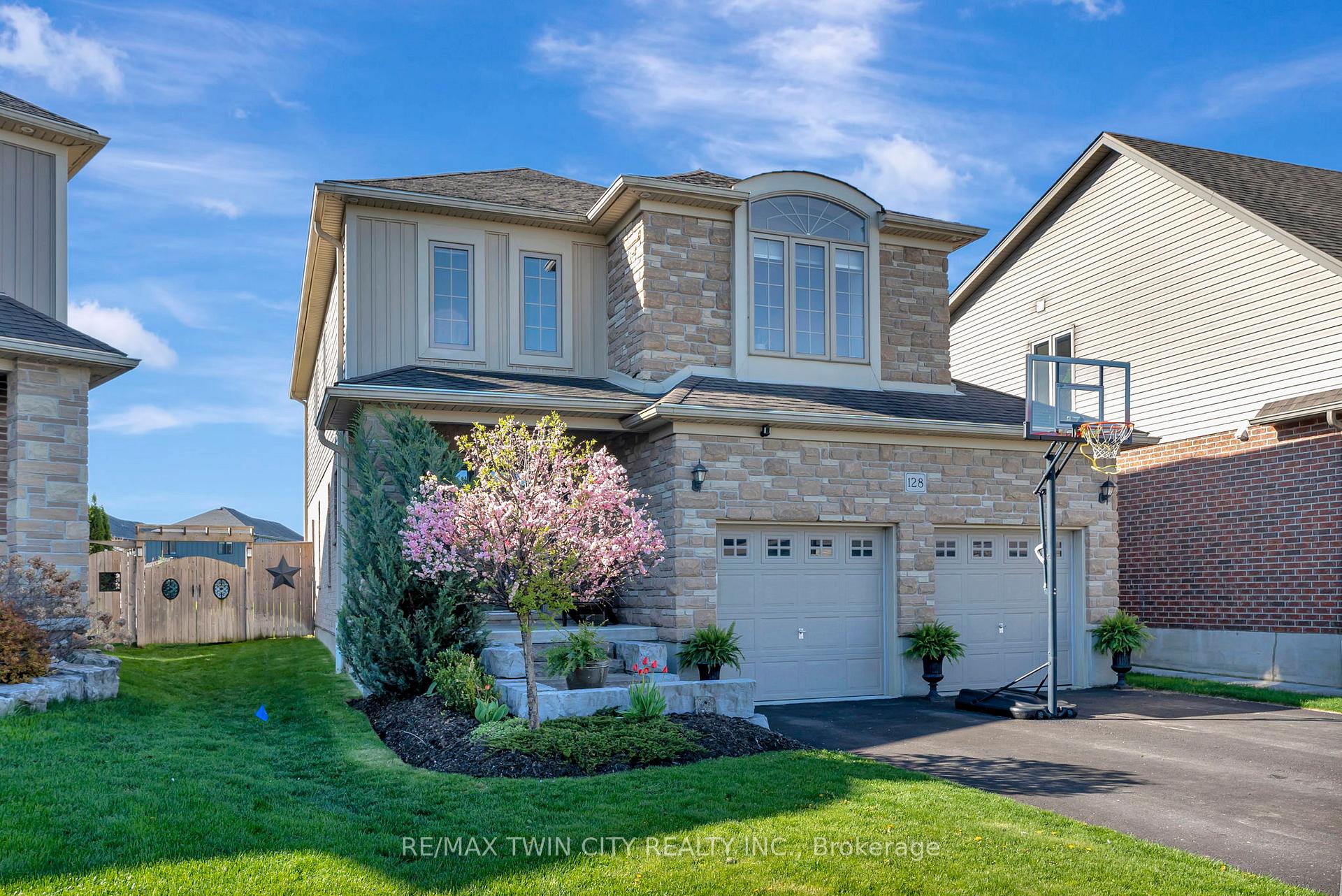 128 Robert Simone Way, North Dumfries, ON N0B 1E0