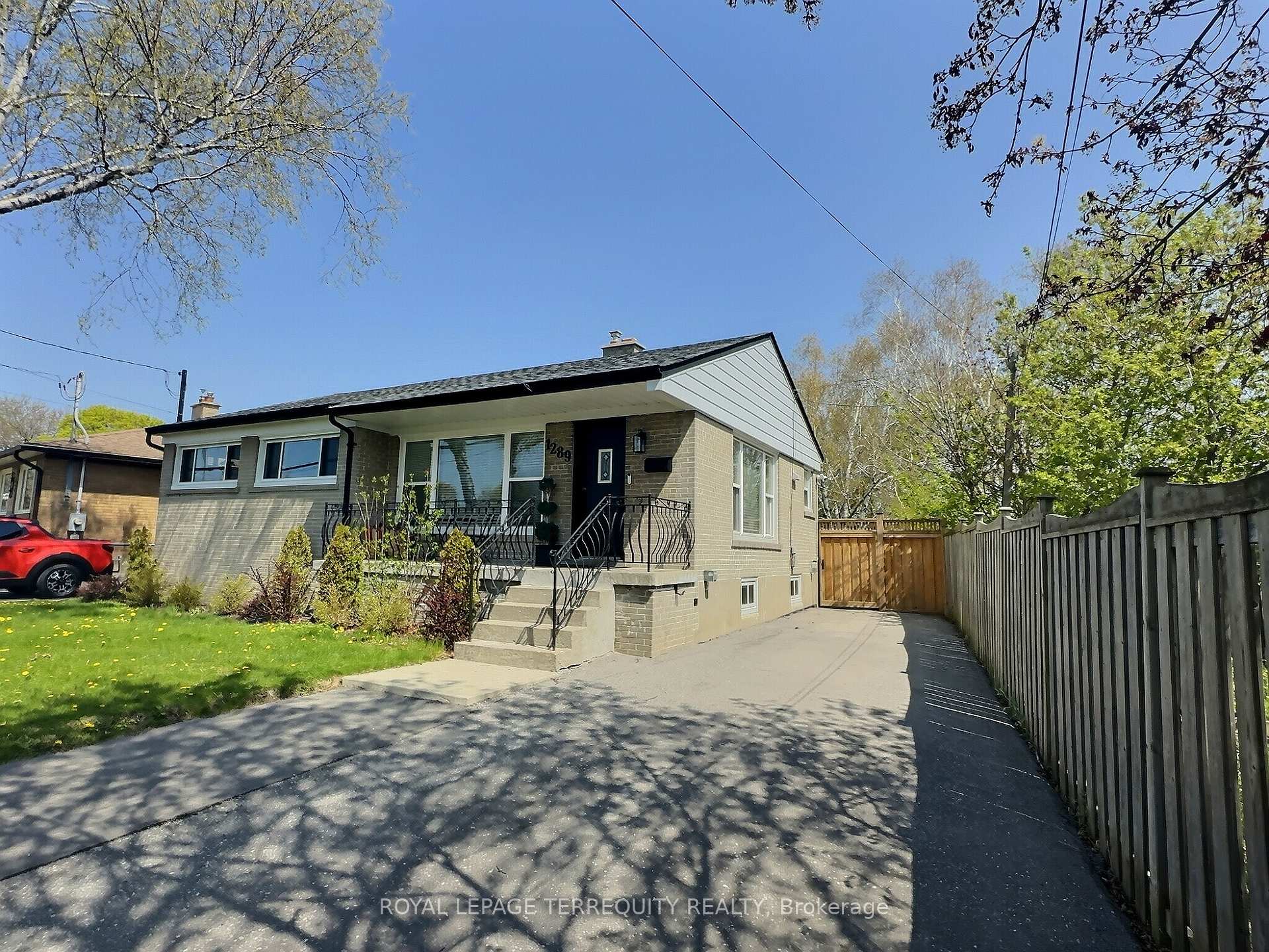 1289 Wecker Drive, Oshawa, ON L1J 3P6
