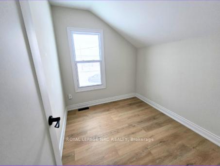 upper - unit 2 - 129 Durham Street, Port Colborne, ON L3K 1E1