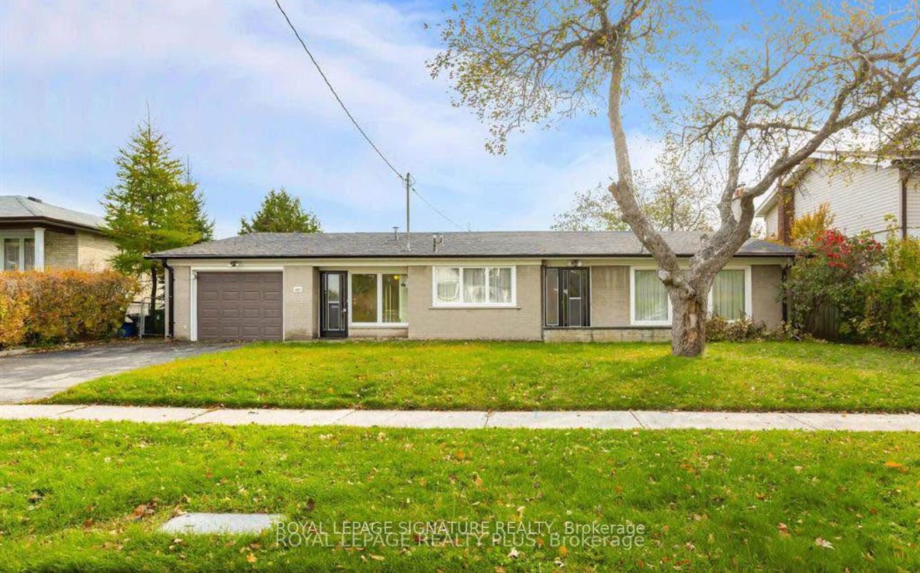 129 Ernest Avenue, Toronto, ON M2J 3T7