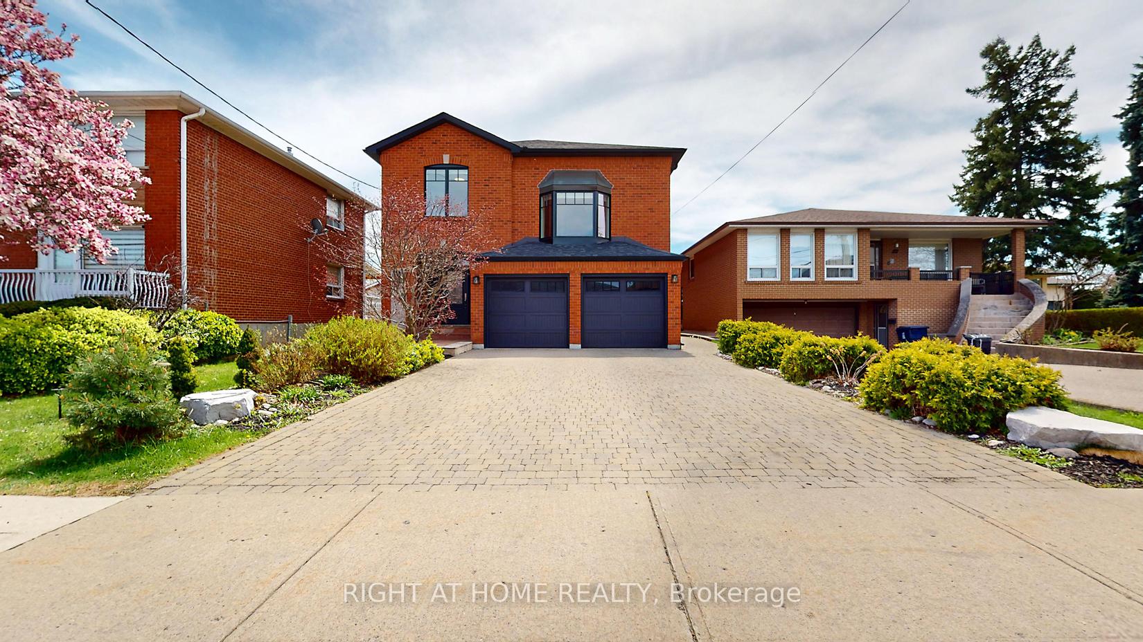 129 Maple Leaf Drive, Toronto, ON M6L 1N7