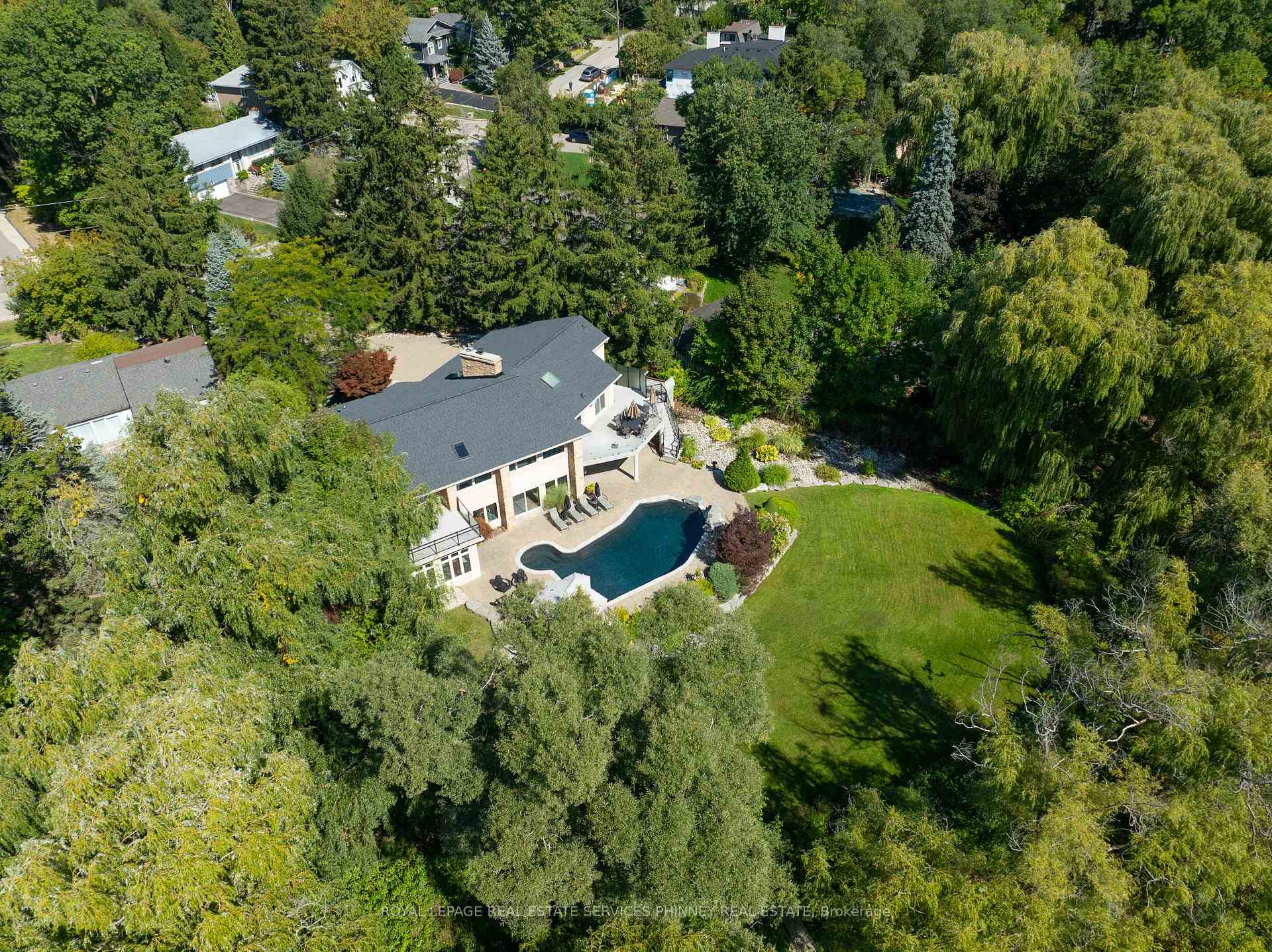 1292 Contour Drive, Mississauga, ON L5H 1B2