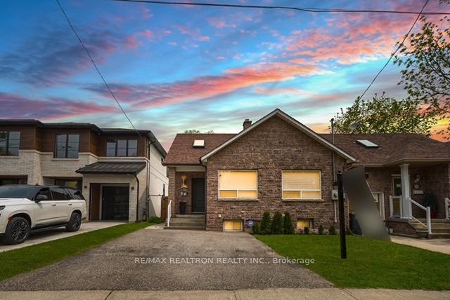 13 Broadview Avenue, Mississauga, ON L5H 2S8