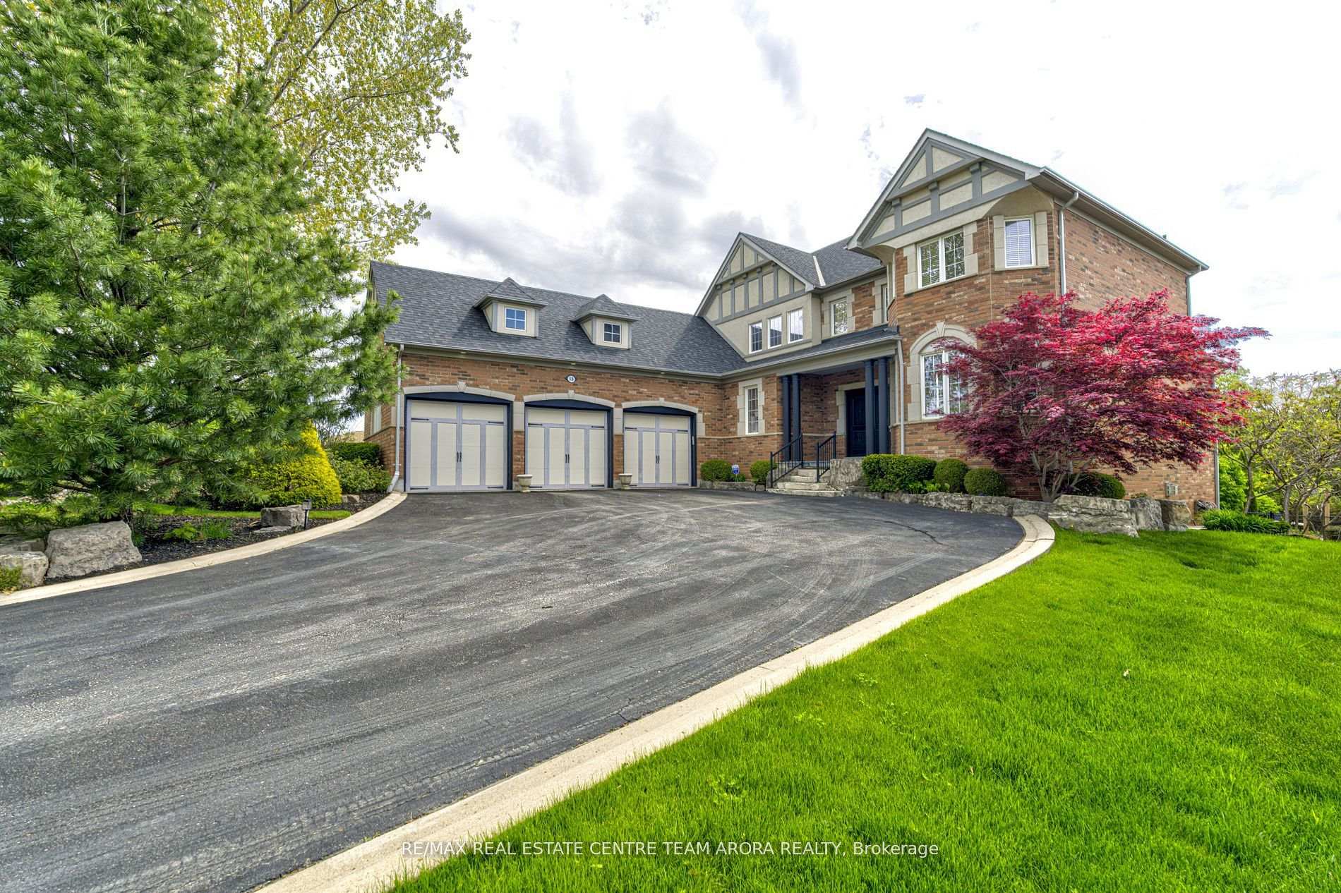 13 Classic Drive, Brampton, ON L6Y 5G9