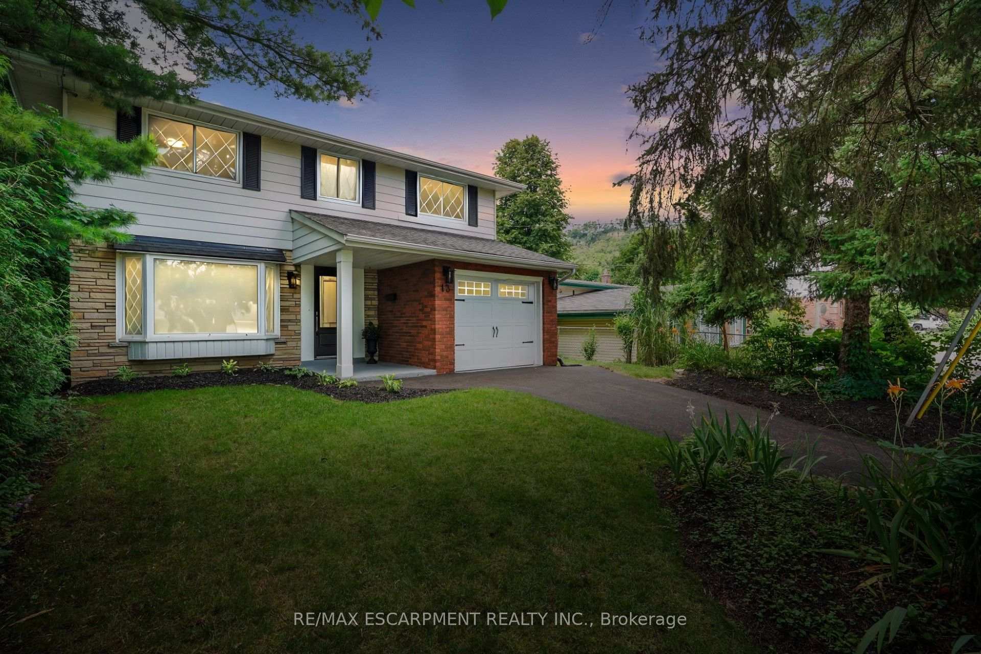 13 Delsey Street, Hamilton, ON L9H 1R9