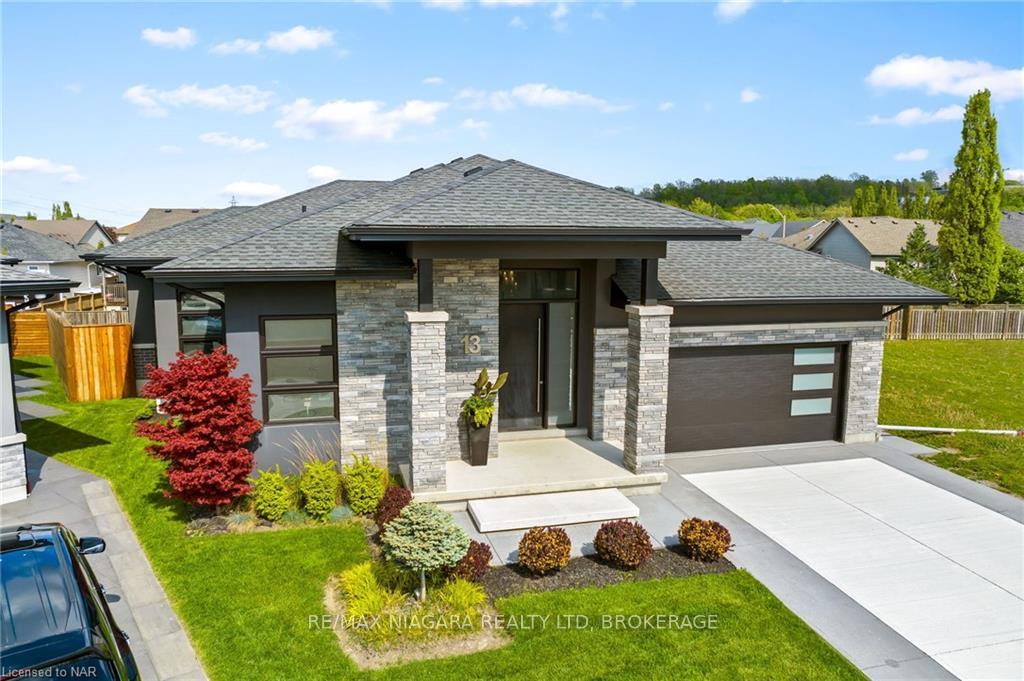 13 FRANCESCO Crescent, St. Catharines, ON L2S 4C7