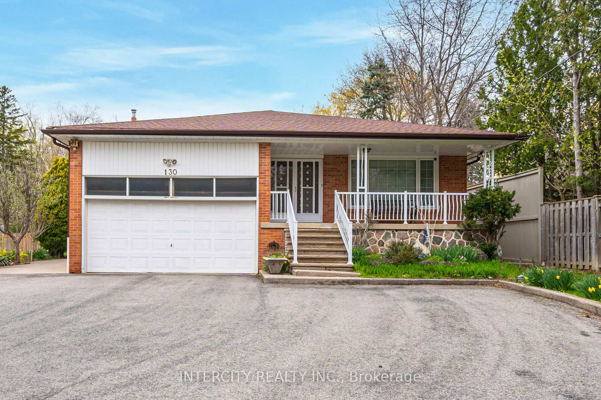 130 Centre Street, Vaughan, ON L4J 1G4