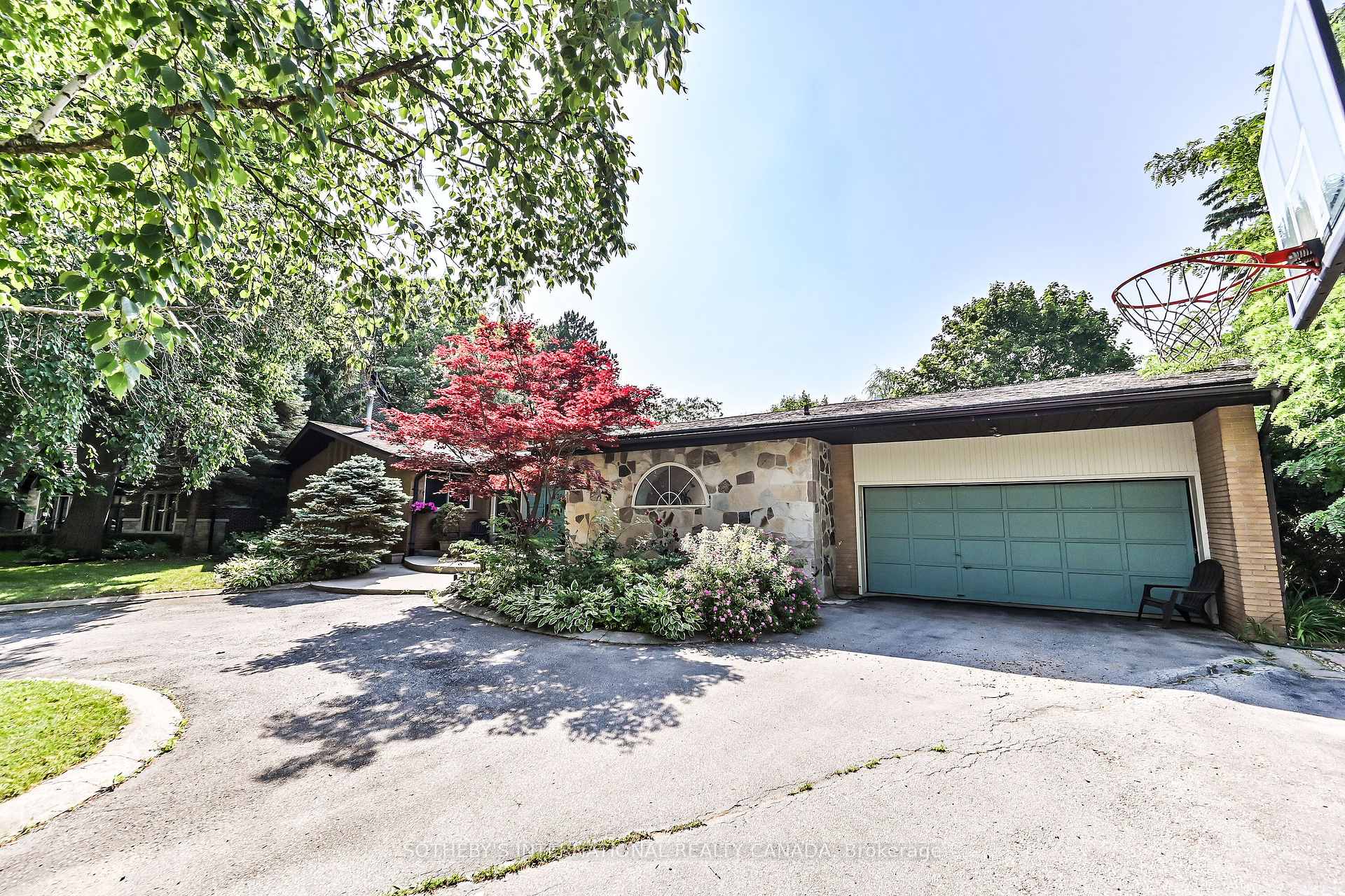 130 Monsheen Drive, Vaughan, ON L4L 2E7