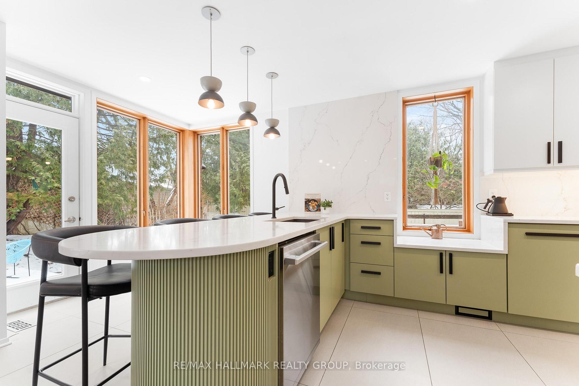 130 Noel Street, New Edinburgh - Lindenlea, ON K1M 2A5