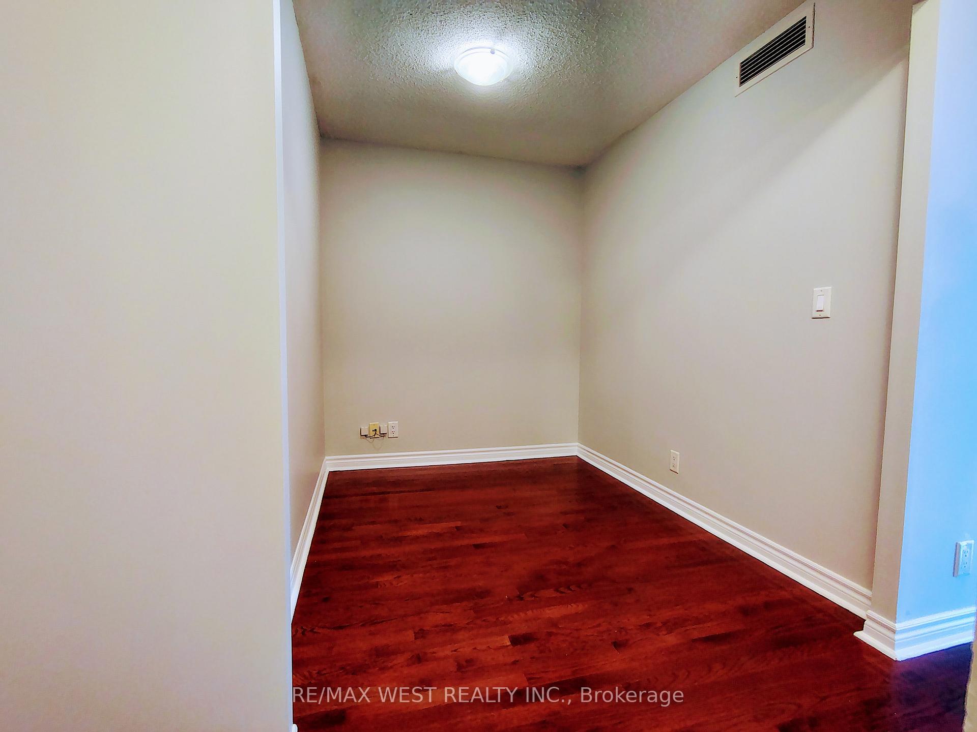 1301 - 1 Elm Drive W, Mississauga, ON L5B 4M1