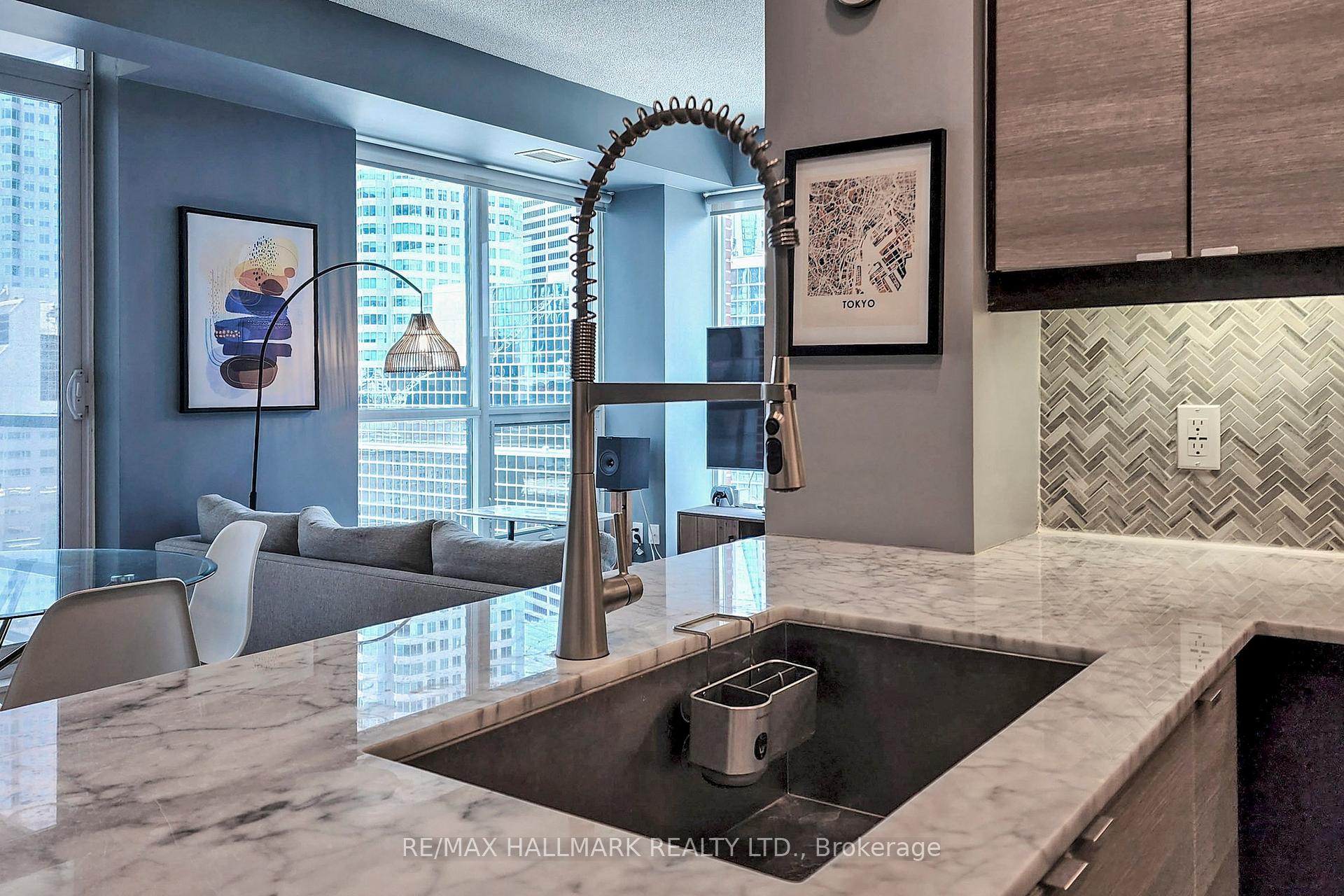 1305 - 38 The Esplanade, Toronto, ON M5E 1A5