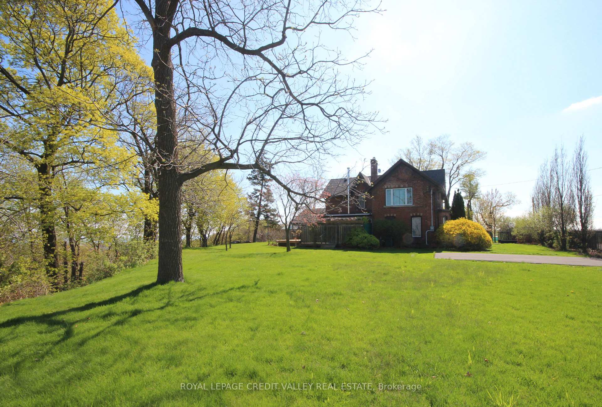 131 Ridge Road, Hamilton, ON L6J 2W1