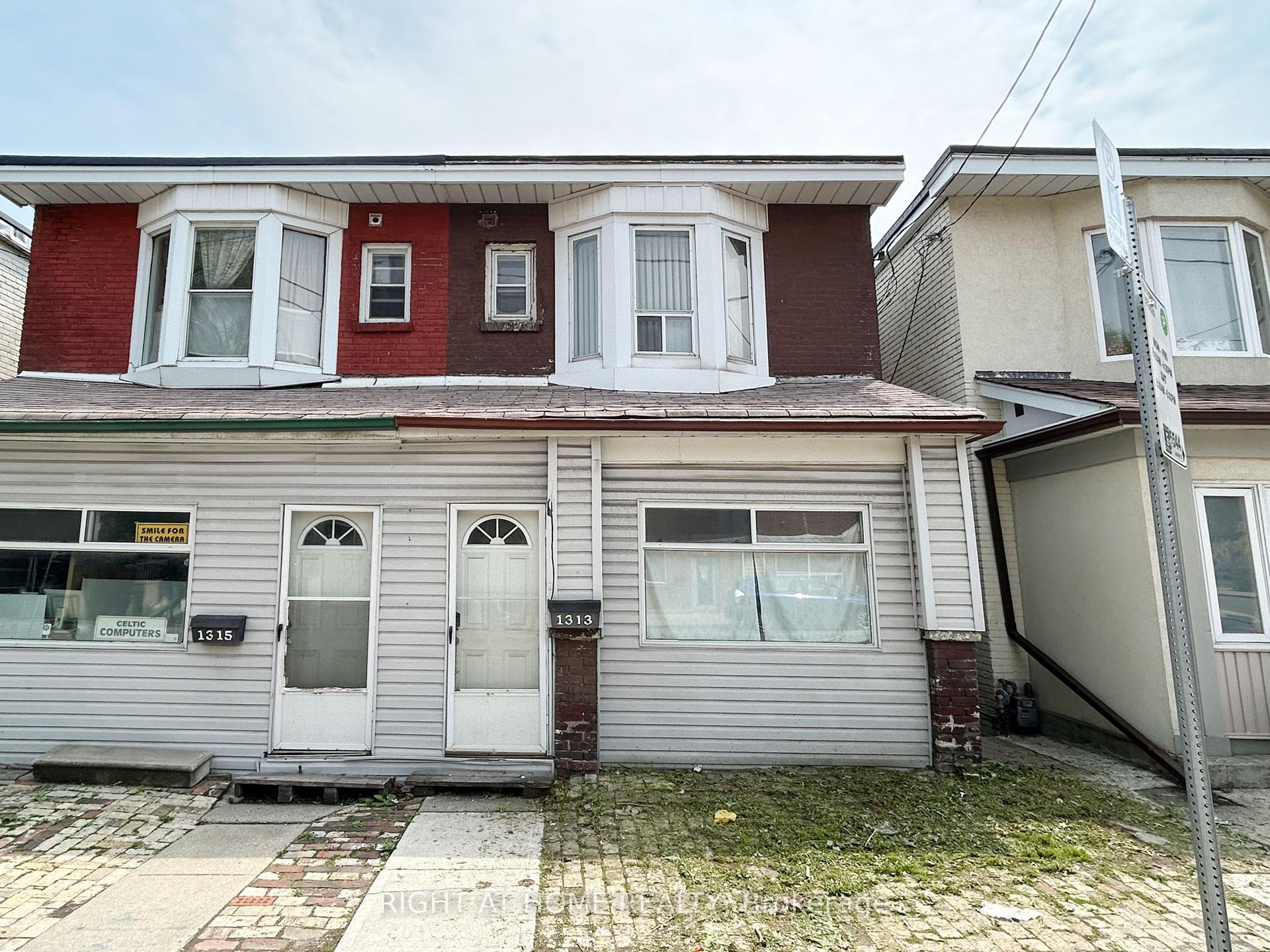 1313 Gerrard Street, Toronto, ON M4L 1Y8