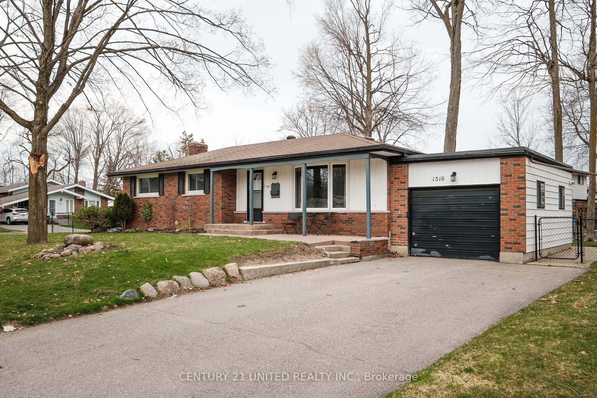 1316 Bathurst Street, Peterborough North, ON K9H 6X9