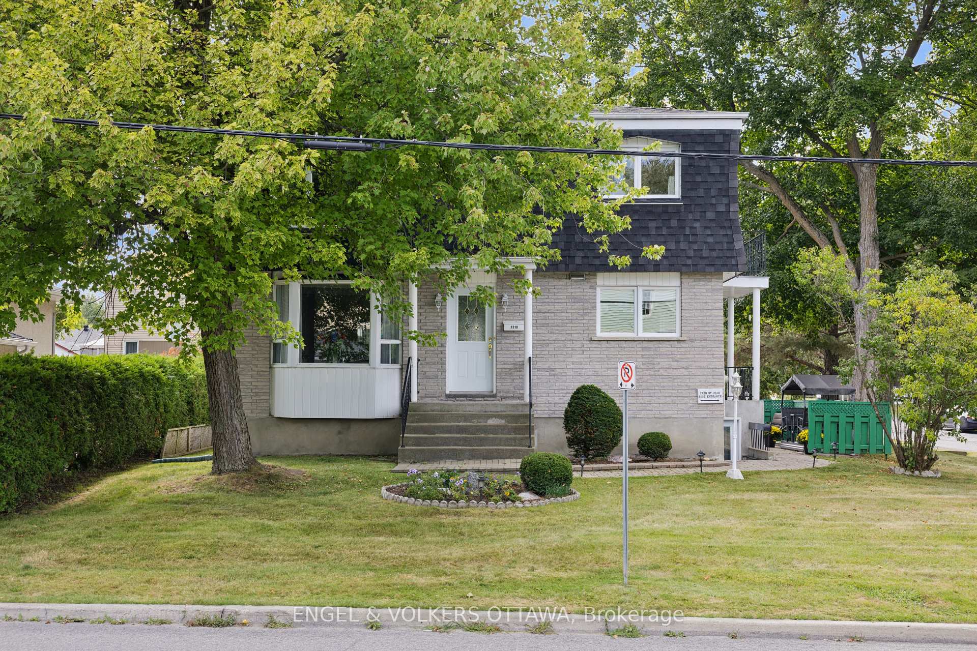 1318 St Jean Street, Orleans - Convent Glen and Area, ON K1C 1N8