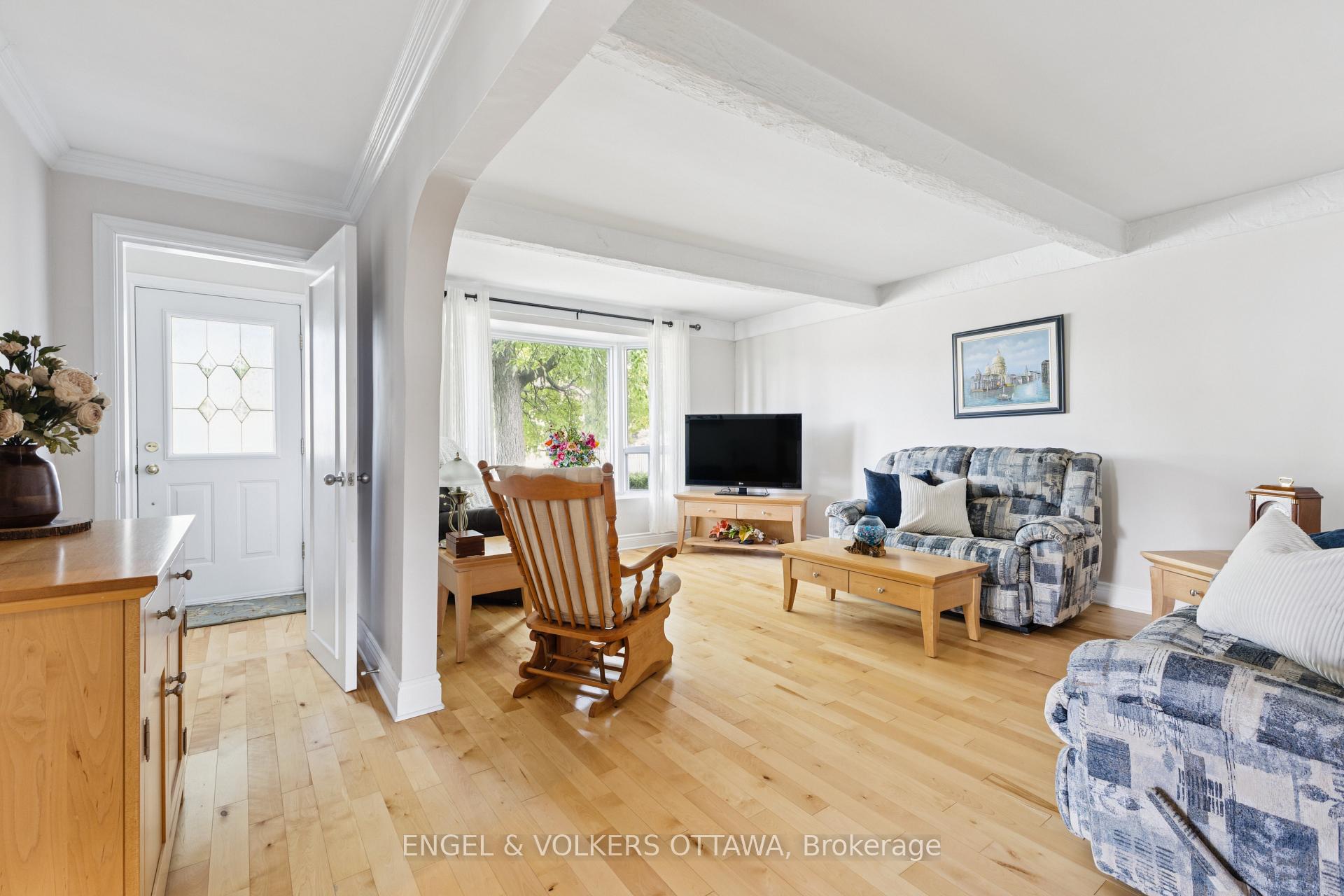 1318 St Jean Street, Orleans - Convent Glen and Area, ON K1C 1N8