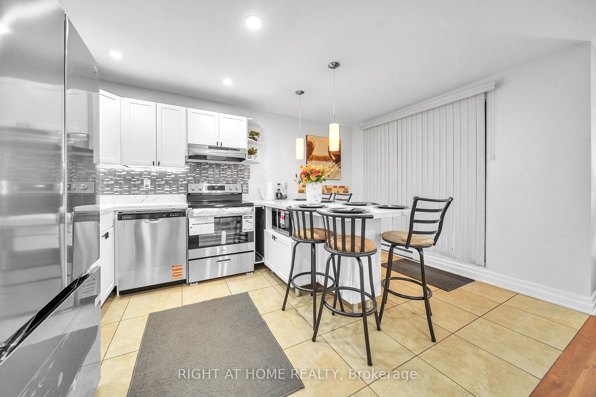 132 - 1058 Falgarwood Drive, Oakville, ON L6H 2P3