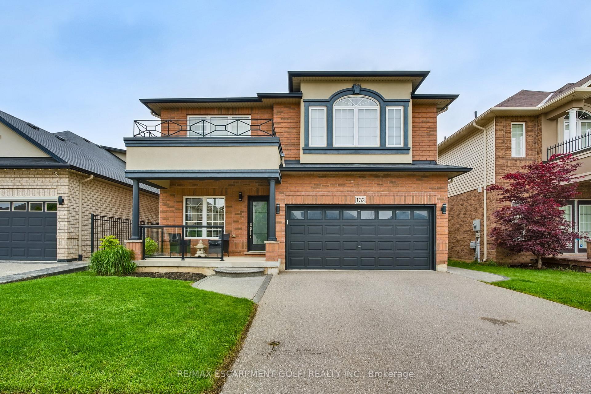 132 Lampman Drive, Grimsby, ON L8W 4A2