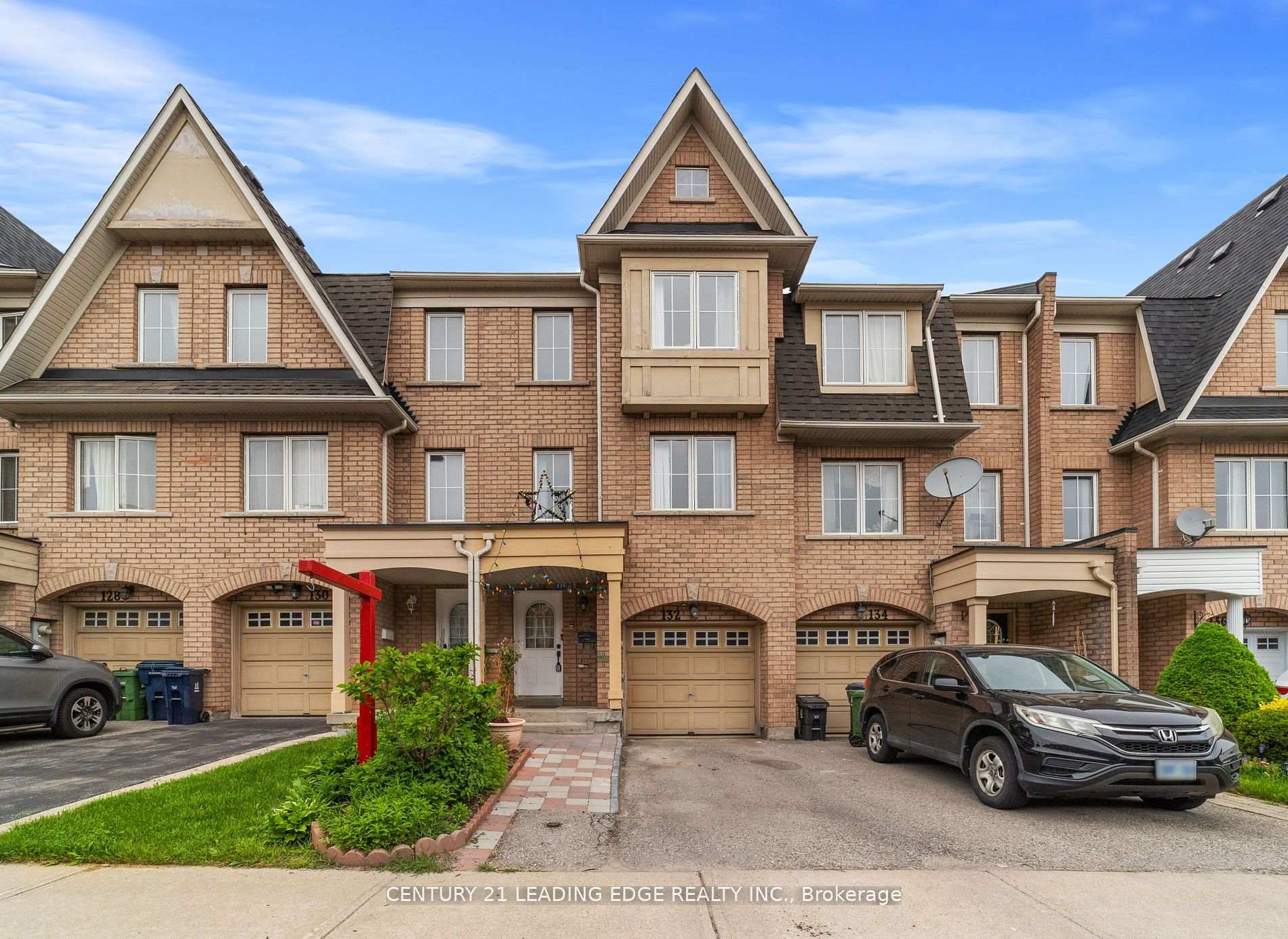 132 MIKE MYERS Drive, Toronto, ON M1P 5G5