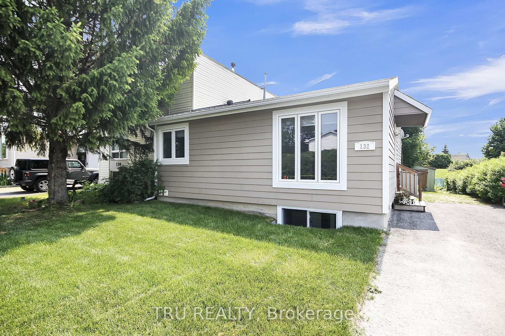 132 Rothesay Drive, Kanata, ON K2L 1P1