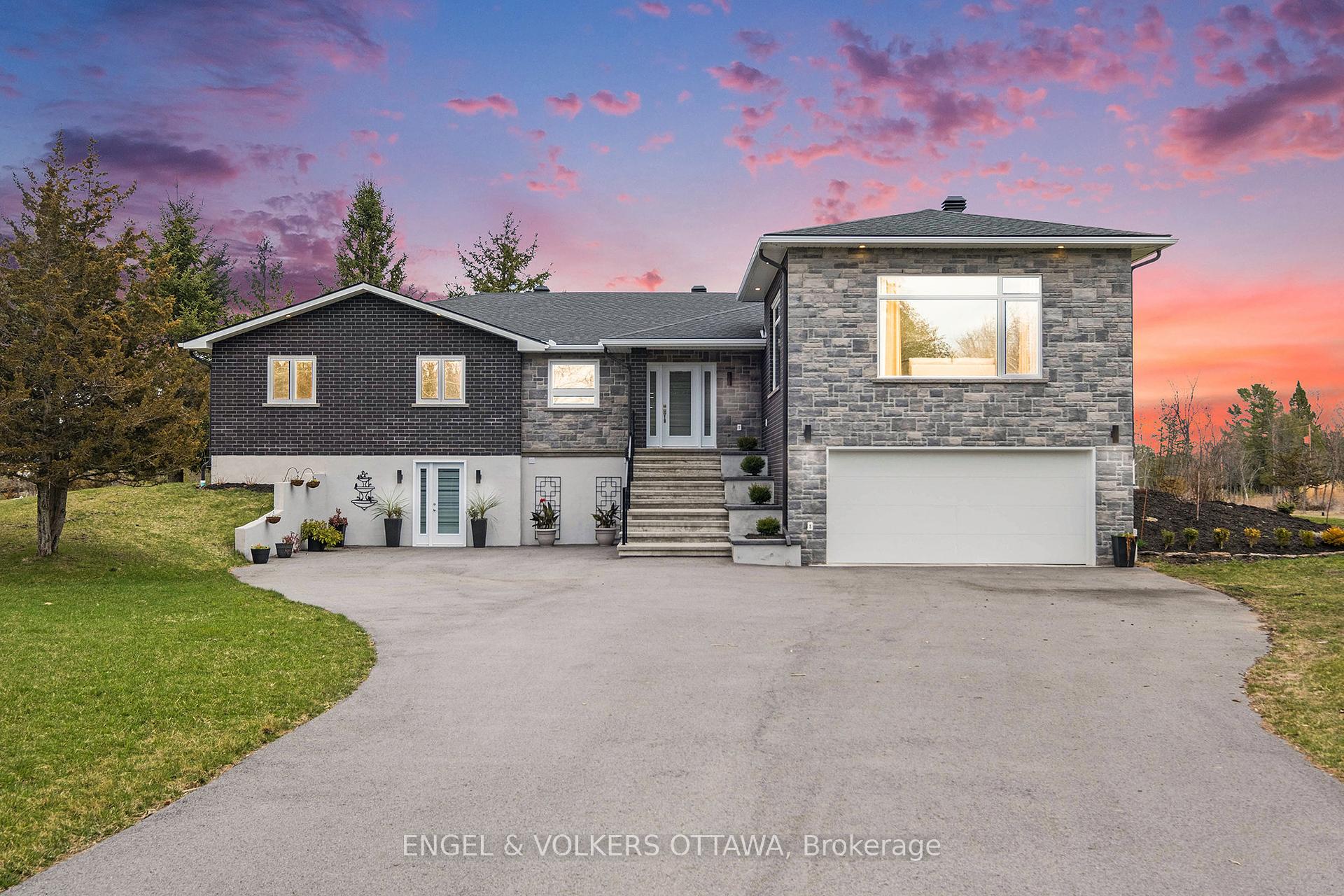 132 Wagon Drive, Constance Bay - Dunrobin - Kilmaurs - Woodlawn, ON K0A 1T0