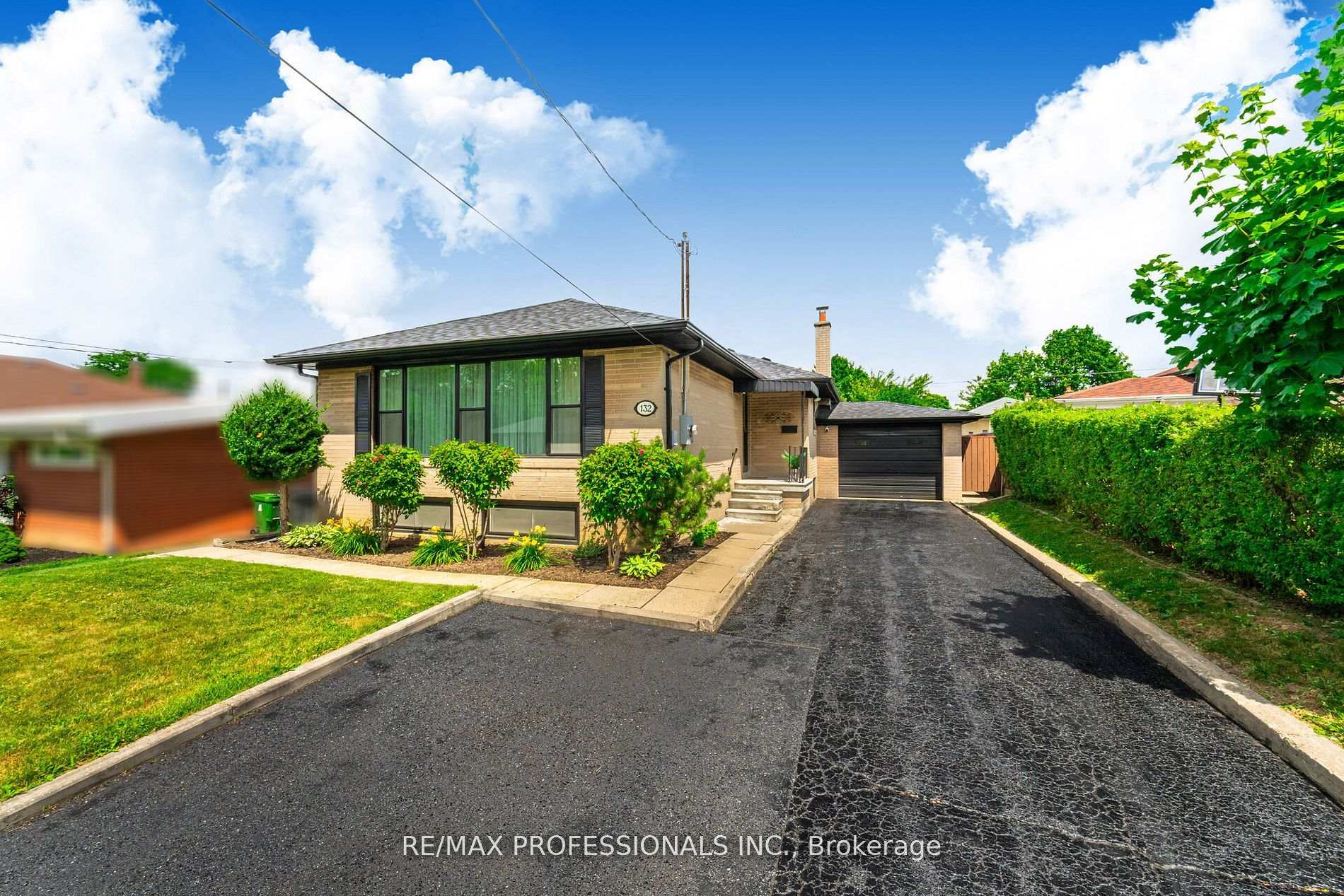 132 Wyndale Drive, Toronto, ON M6L 1G3