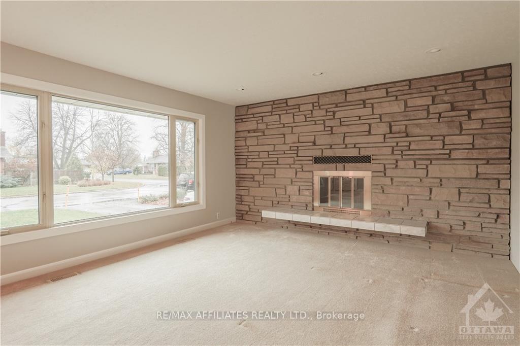 1321 RIDEOUT Crescent, Parkway Park - Queensway Terrace S and Area ...