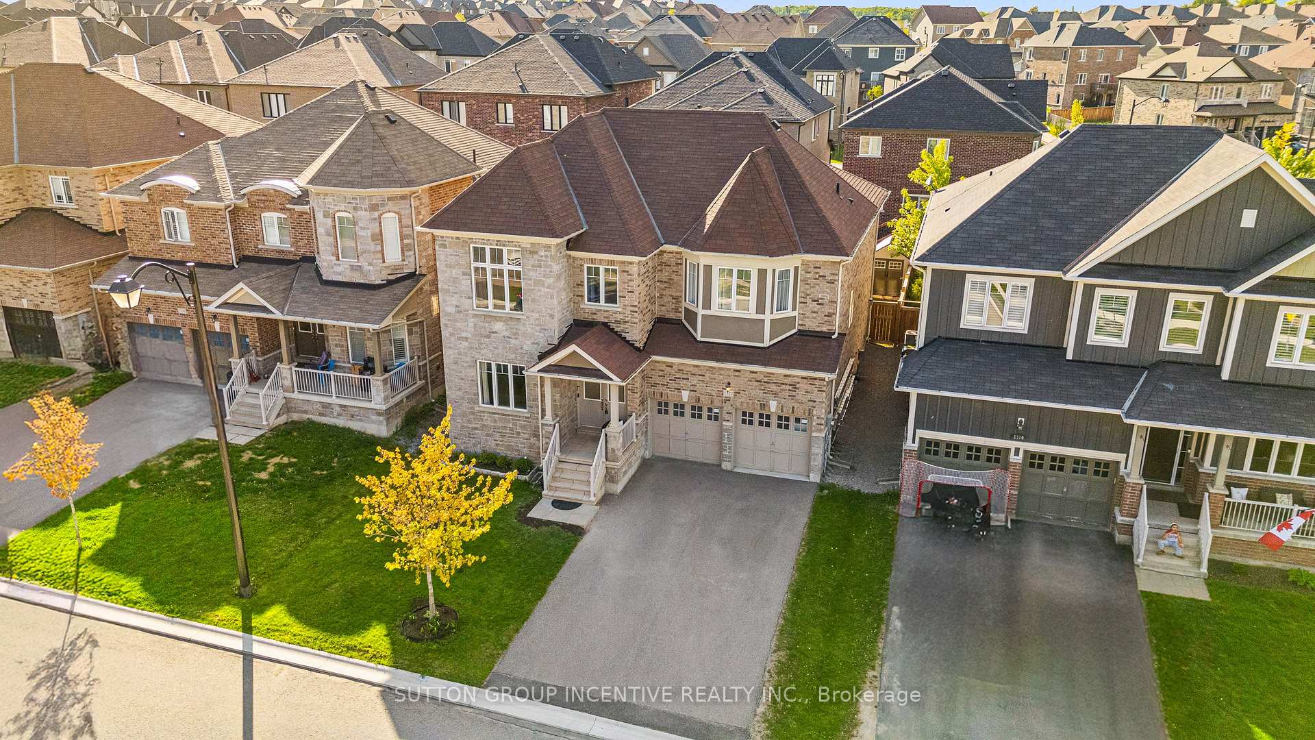 1322 Bardeau Street, Innisfil, ON L0L 1W0