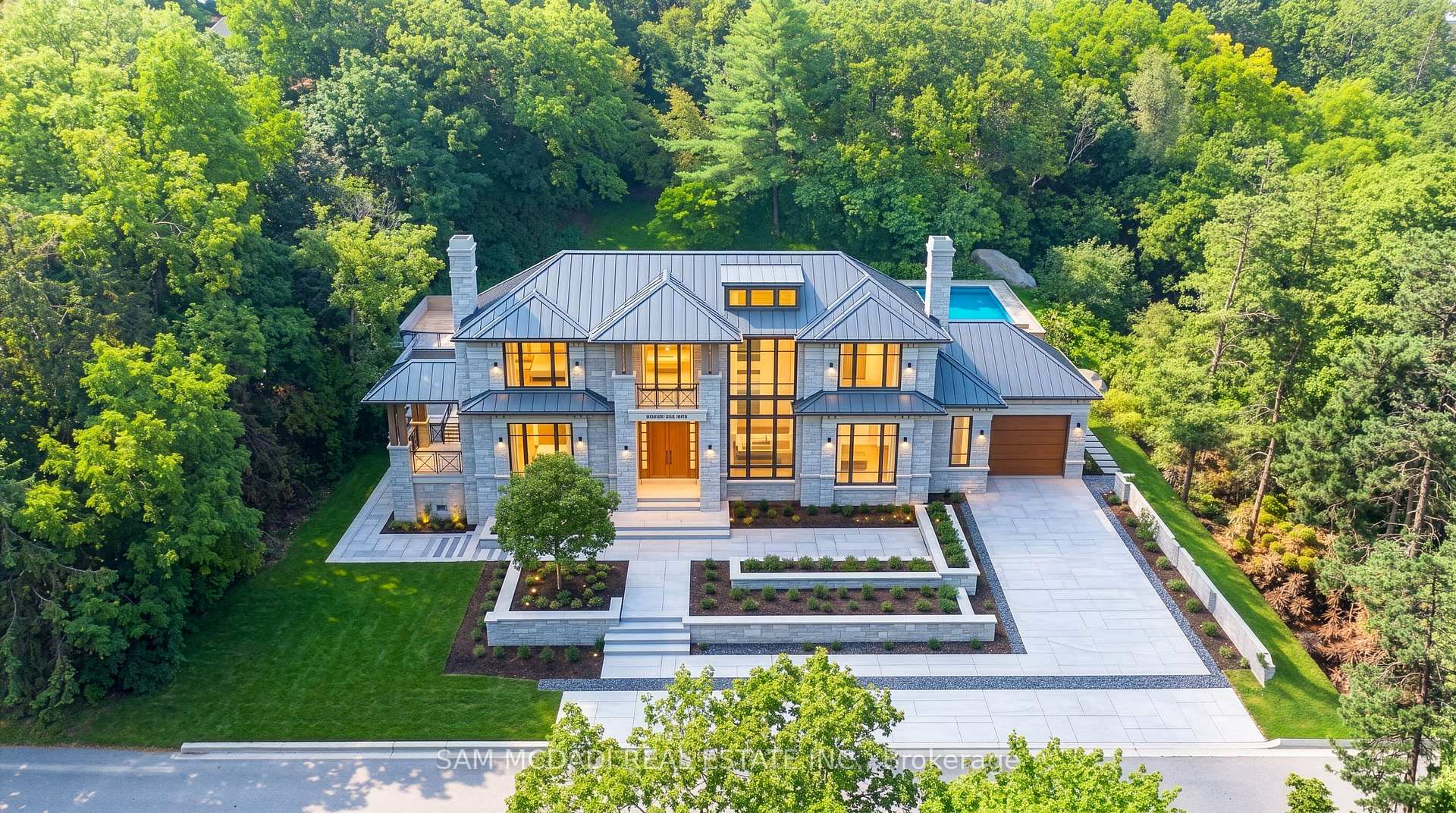1322 Birchview Drive, Mississauga, ON L5H 3E4