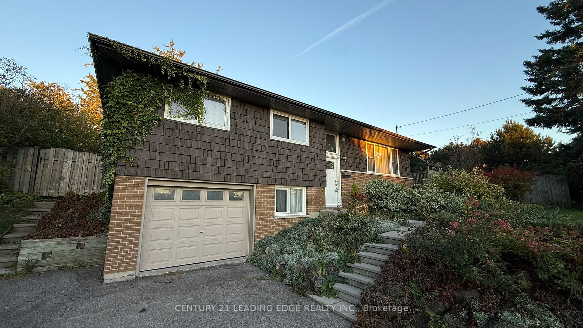 133 Elizabeth Crescent, Whitby, ON L1N 3S1