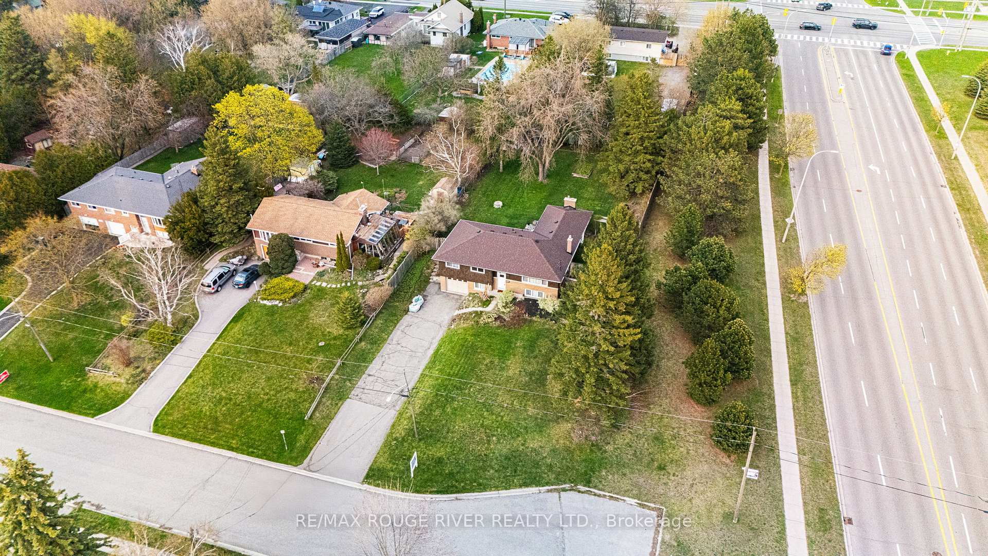 133 Elizabeth Crescent, Whitby, ON L1N 3S1