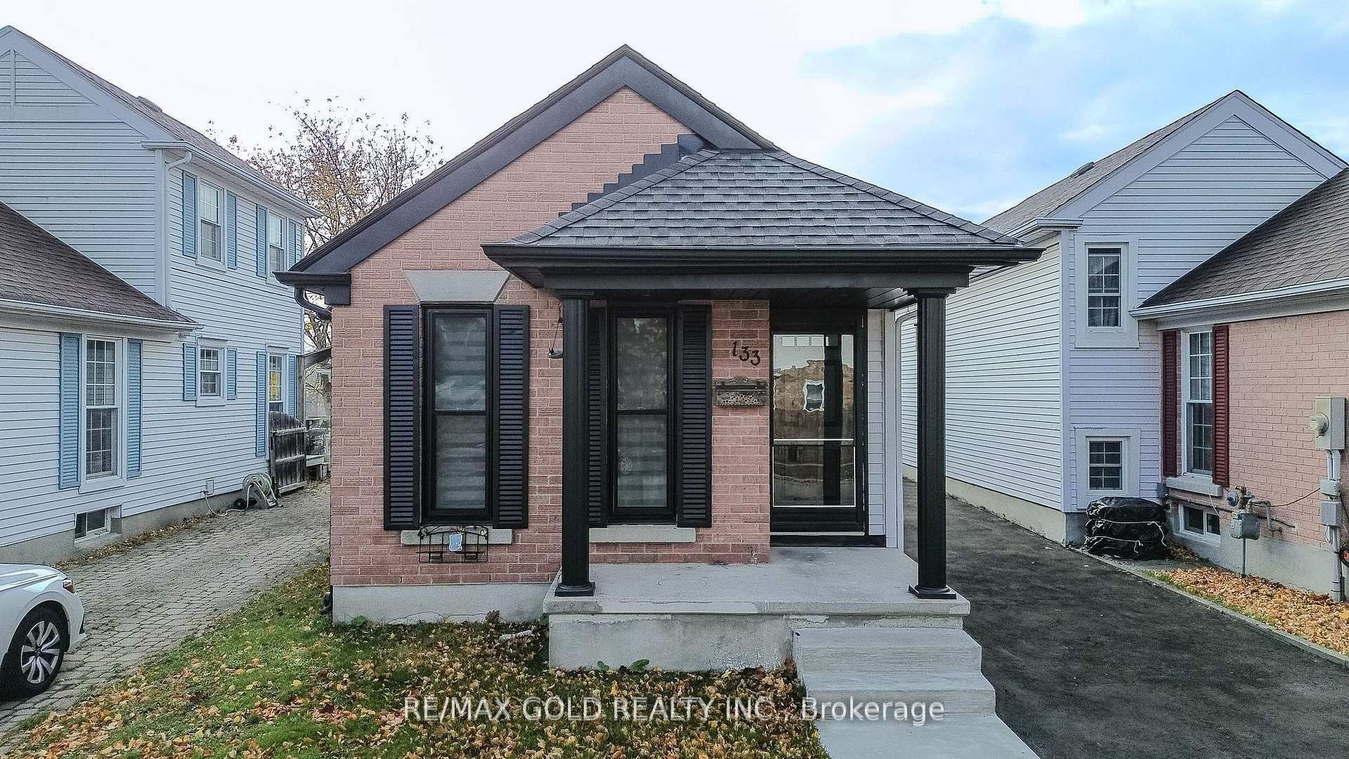 133 Wake Robin Drive, Kitchener, ON N2E 3L6