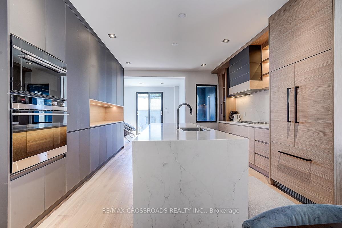 133 Yarmouth Road, Toronto, ON M6G 1X3