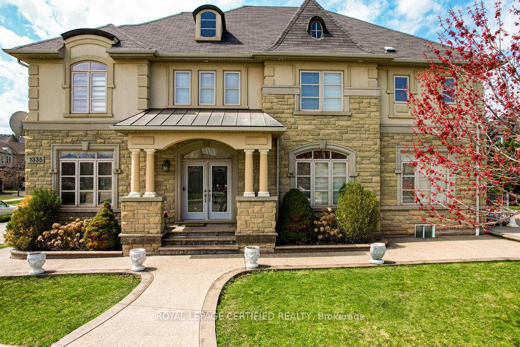 1335 Arrowhead Road, Oakville, ON L6H 0B2