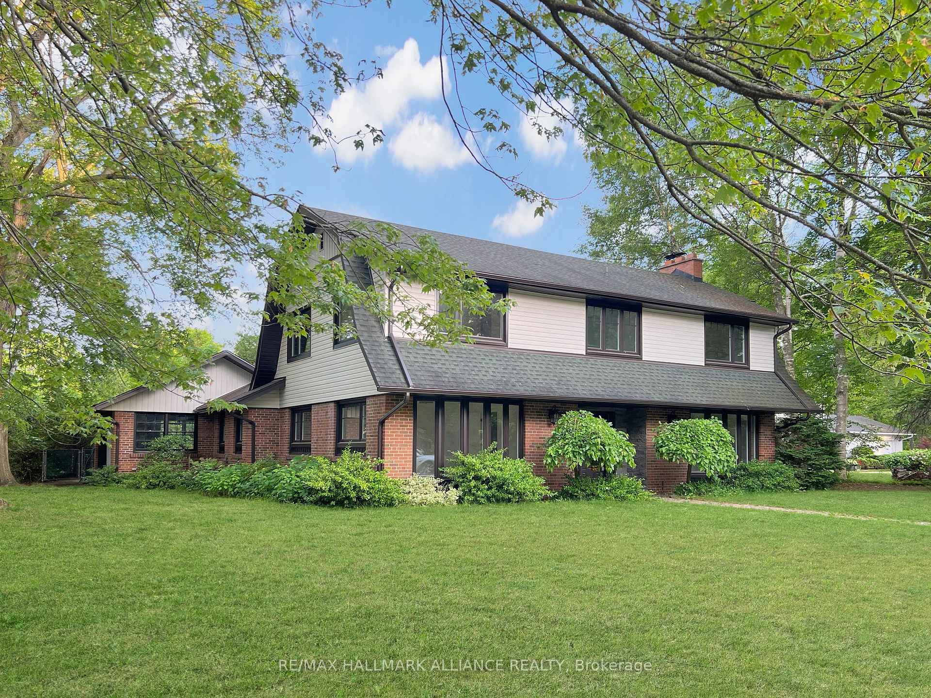 134 Abbey Court, Oakville, ON L6J 4L1